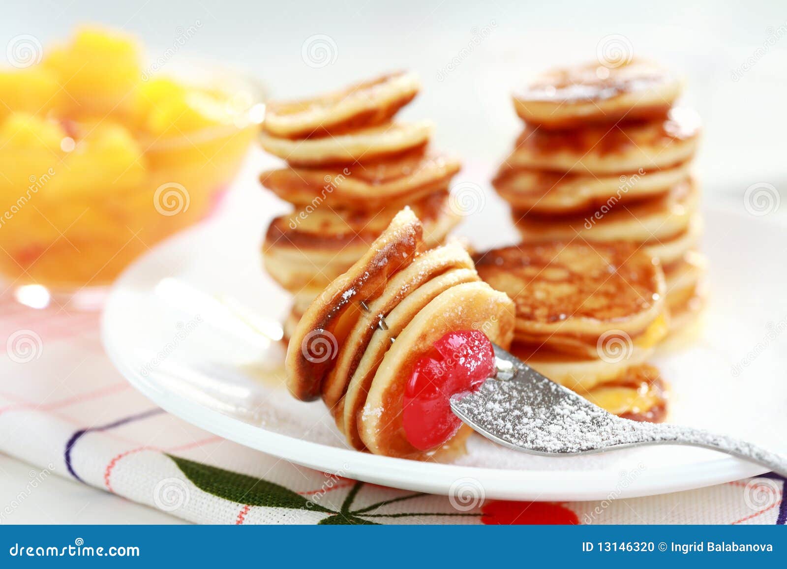 Mini crepes dulces foto de archivo. Imagen de almuerzo - 13146320