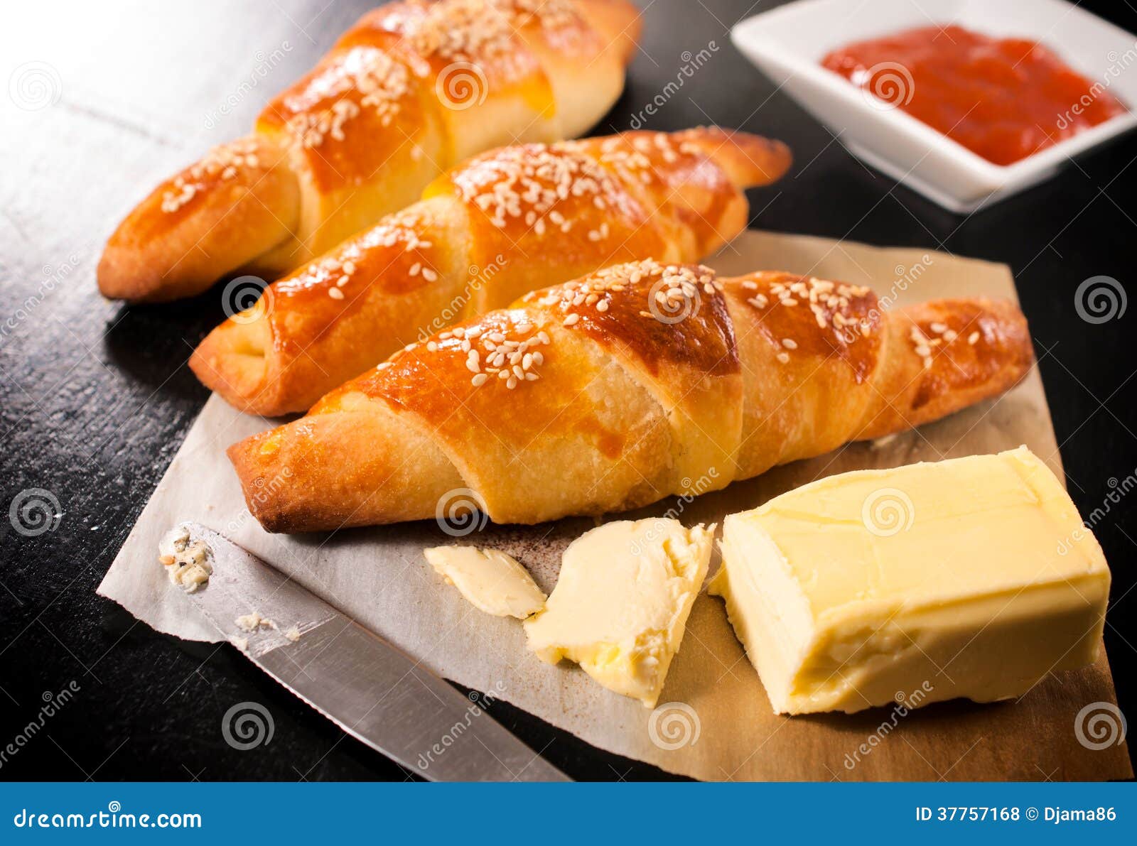 Mini cruasanes rellenos foto de archivo. Imagen de hornada - 37757168