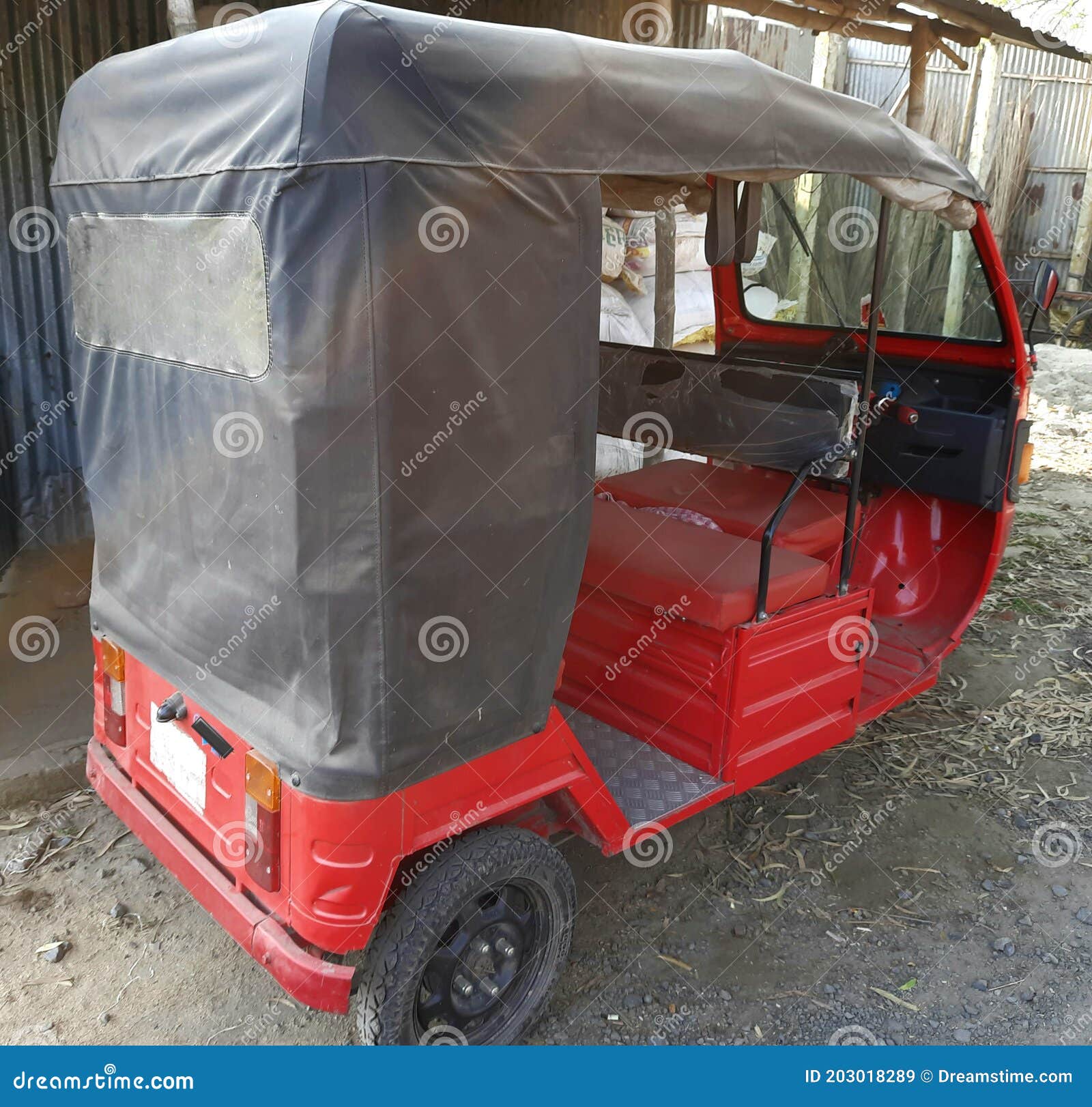 Mini Electric Rickshaw Image, Red Rickshaw Image, Background, Selective ...