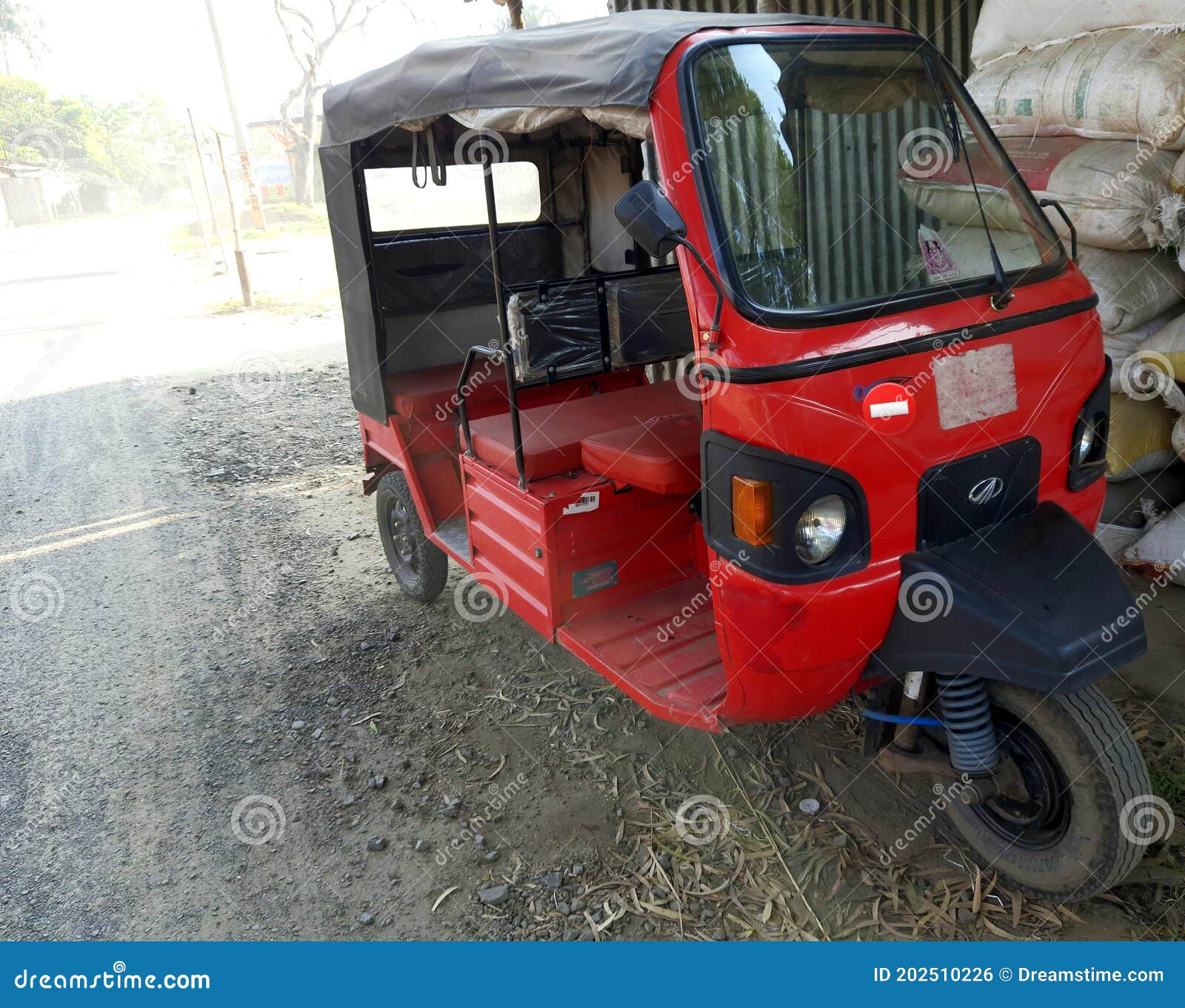 Mini Electric Rickshaw Image, Red Rickshaw Image, Background ...