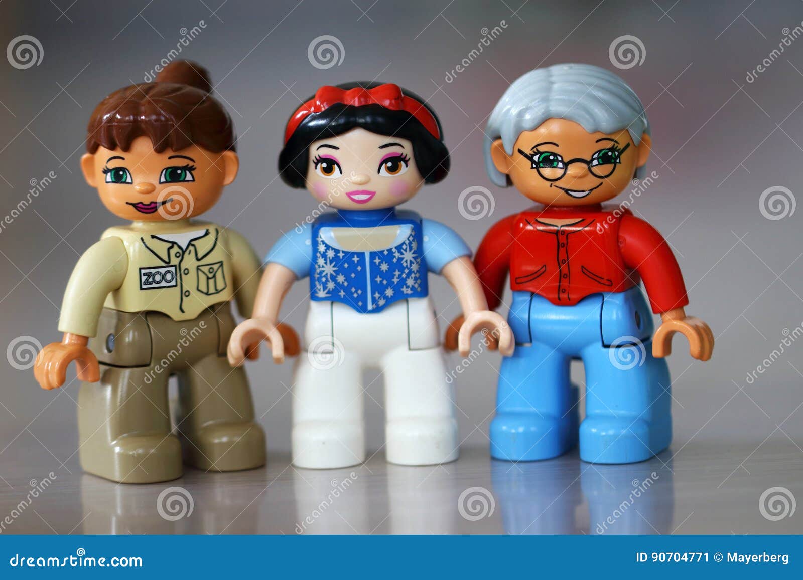 Mini figura del lego tres foto editorial. Imagen de juguete - 90704771