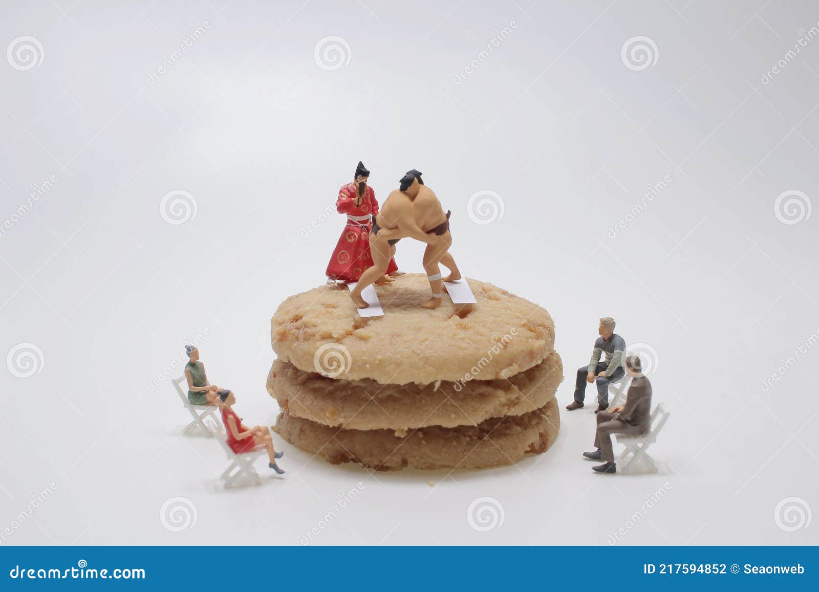 A the Mini Figure of Sumo Wrestler on Biscuit Stock Photo - Image of ...