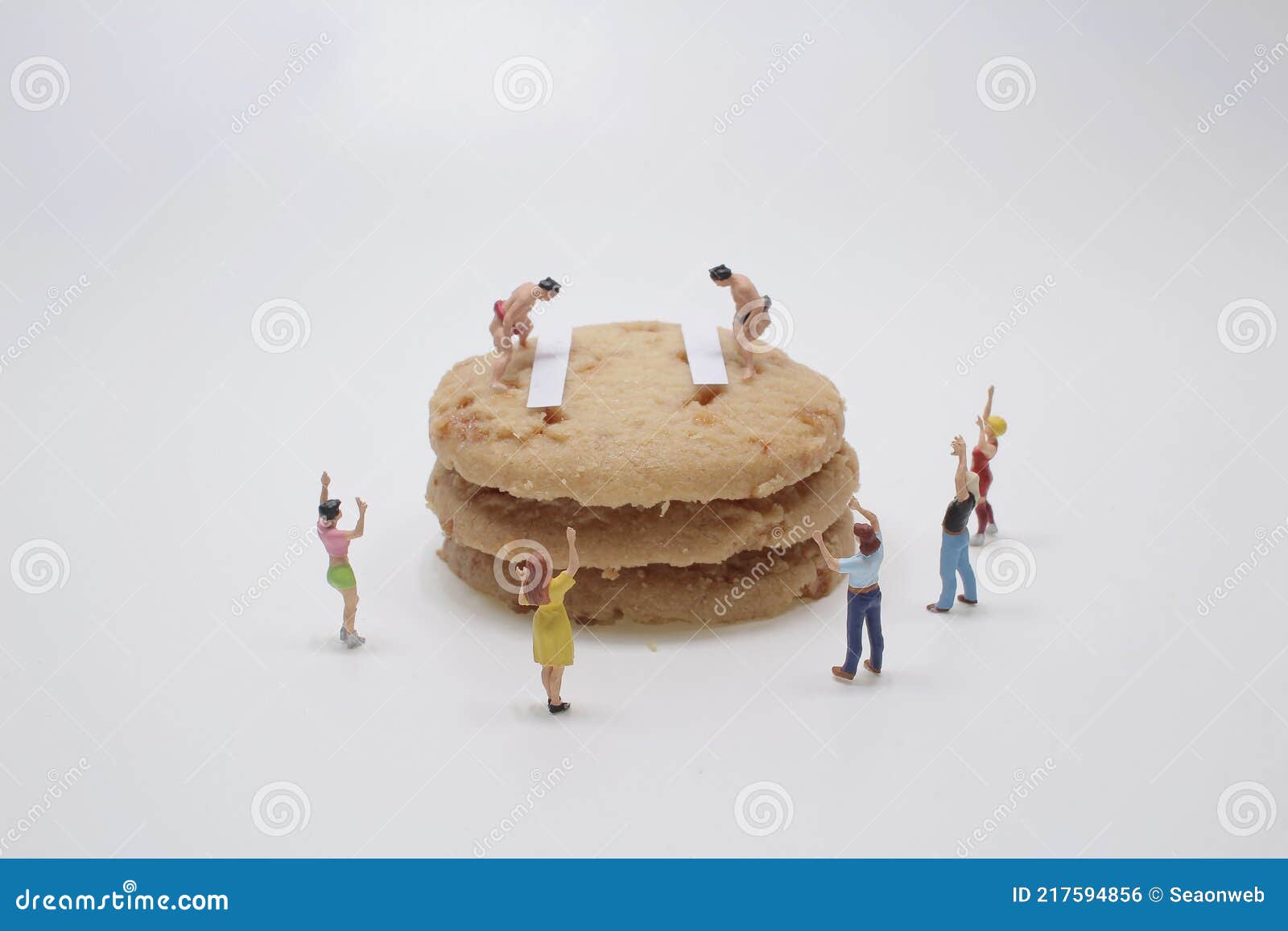 A the Mini Figure of Sumo Wrestler on Biscuit Stock Photo - Image of ...