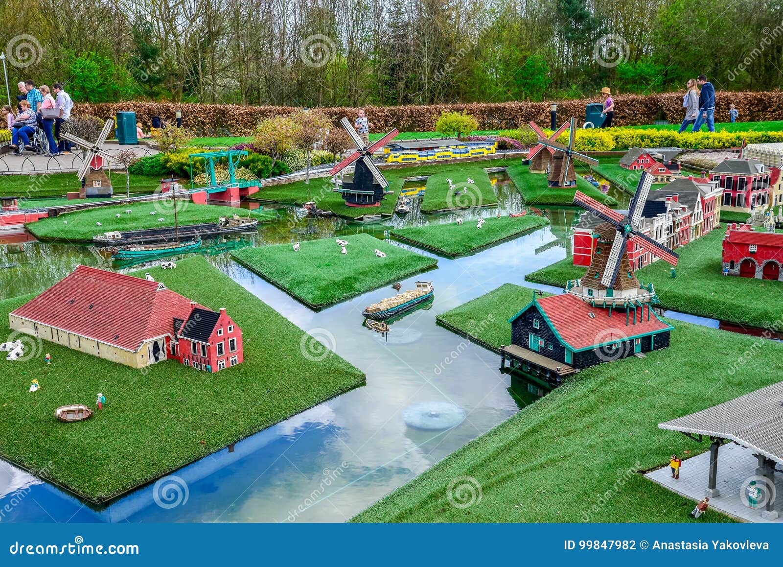 Mini Holland LEGO Display at Legoland Windsor Park Editorial ...