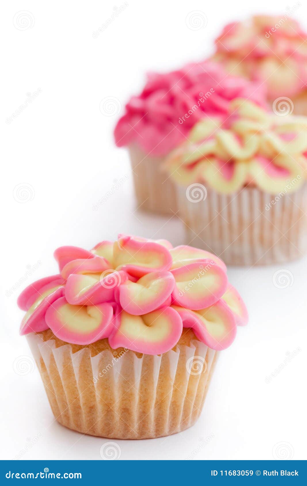 Mini magdalenas de la flor imagen de archivo. Imagen de helado - 11683059
