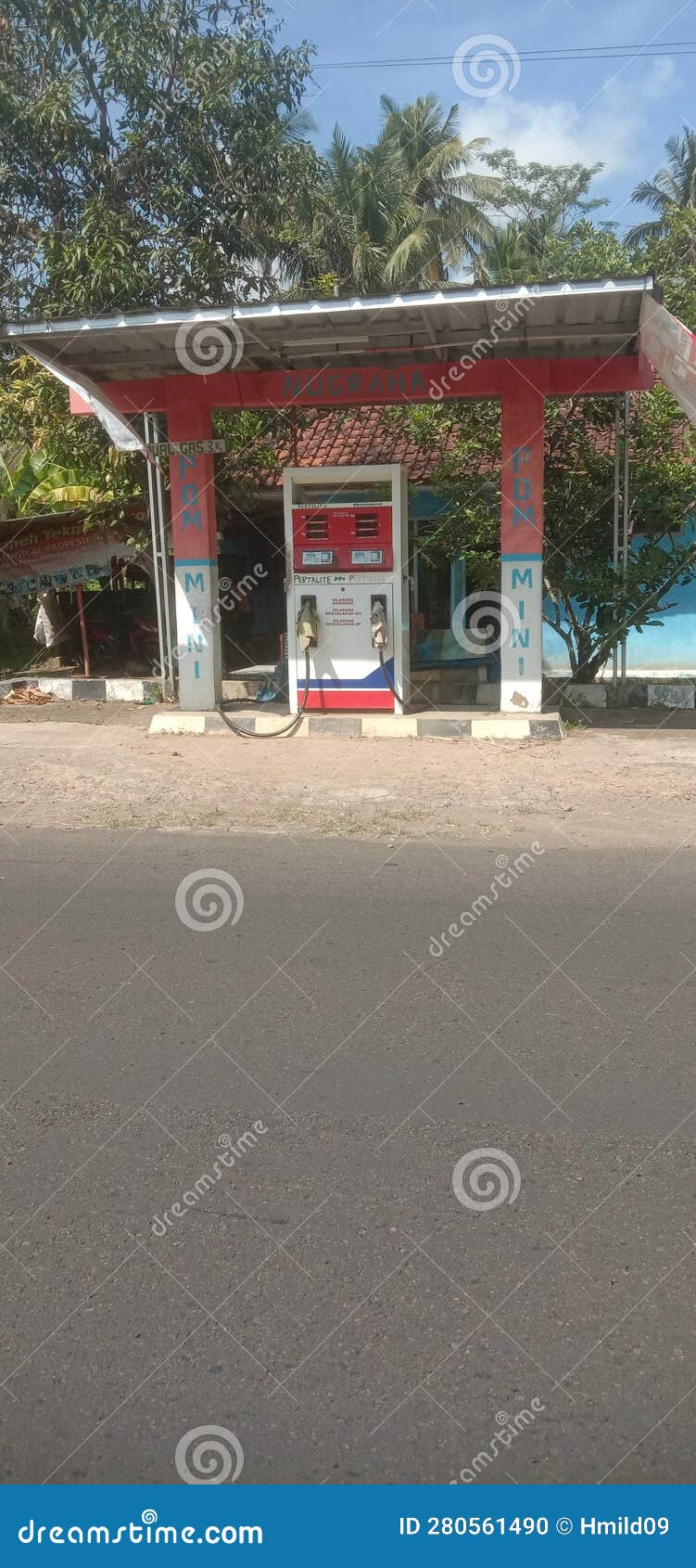 Mini pom editorial image. Image of pertalit, west, cool - 280561490