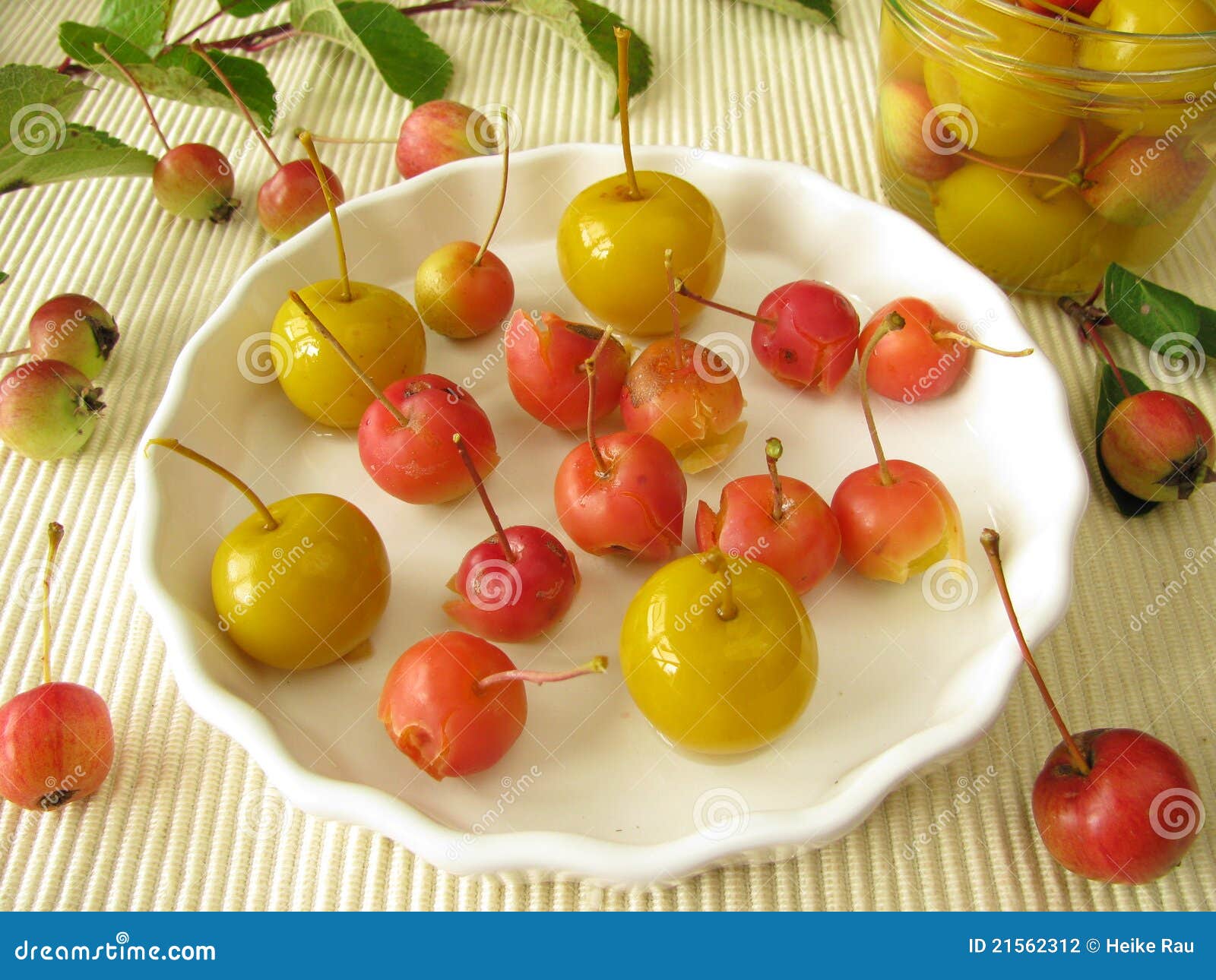 Mini-pommes conservées photo stock. Image du doux, préservation - 21562312