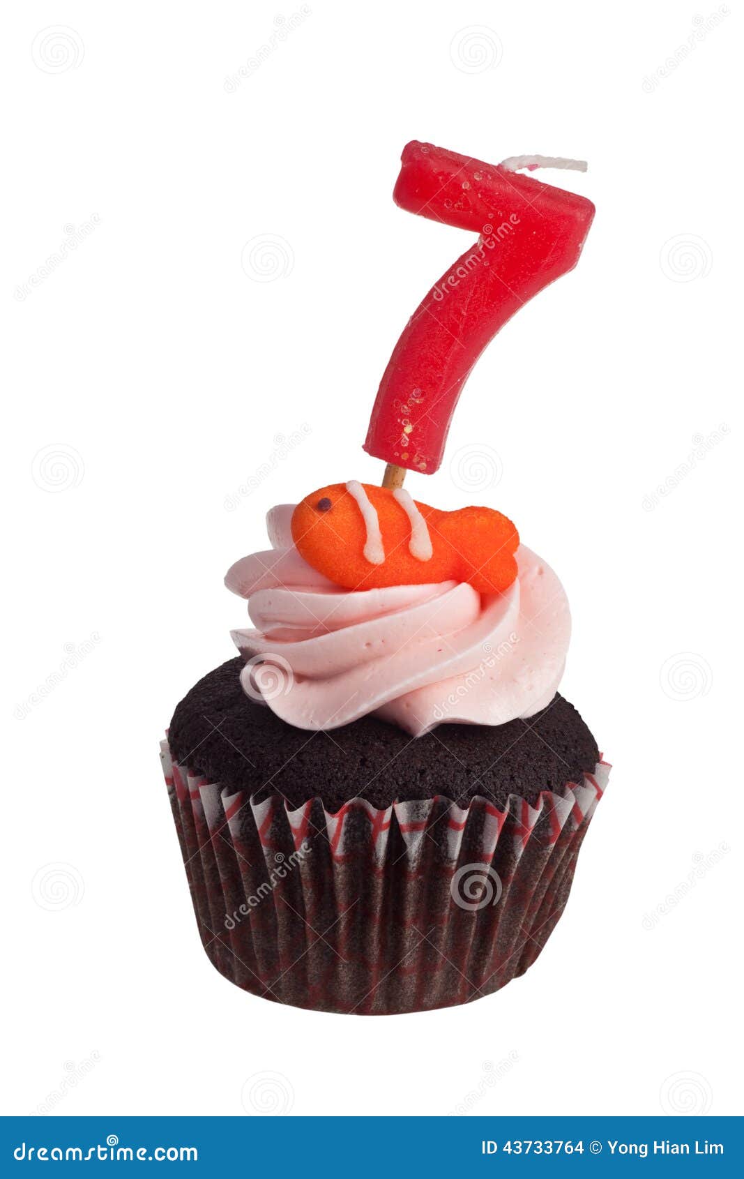 Mini Queque Com Vela Do Aniversário Para a Criança De Sete Anos Foto de ...