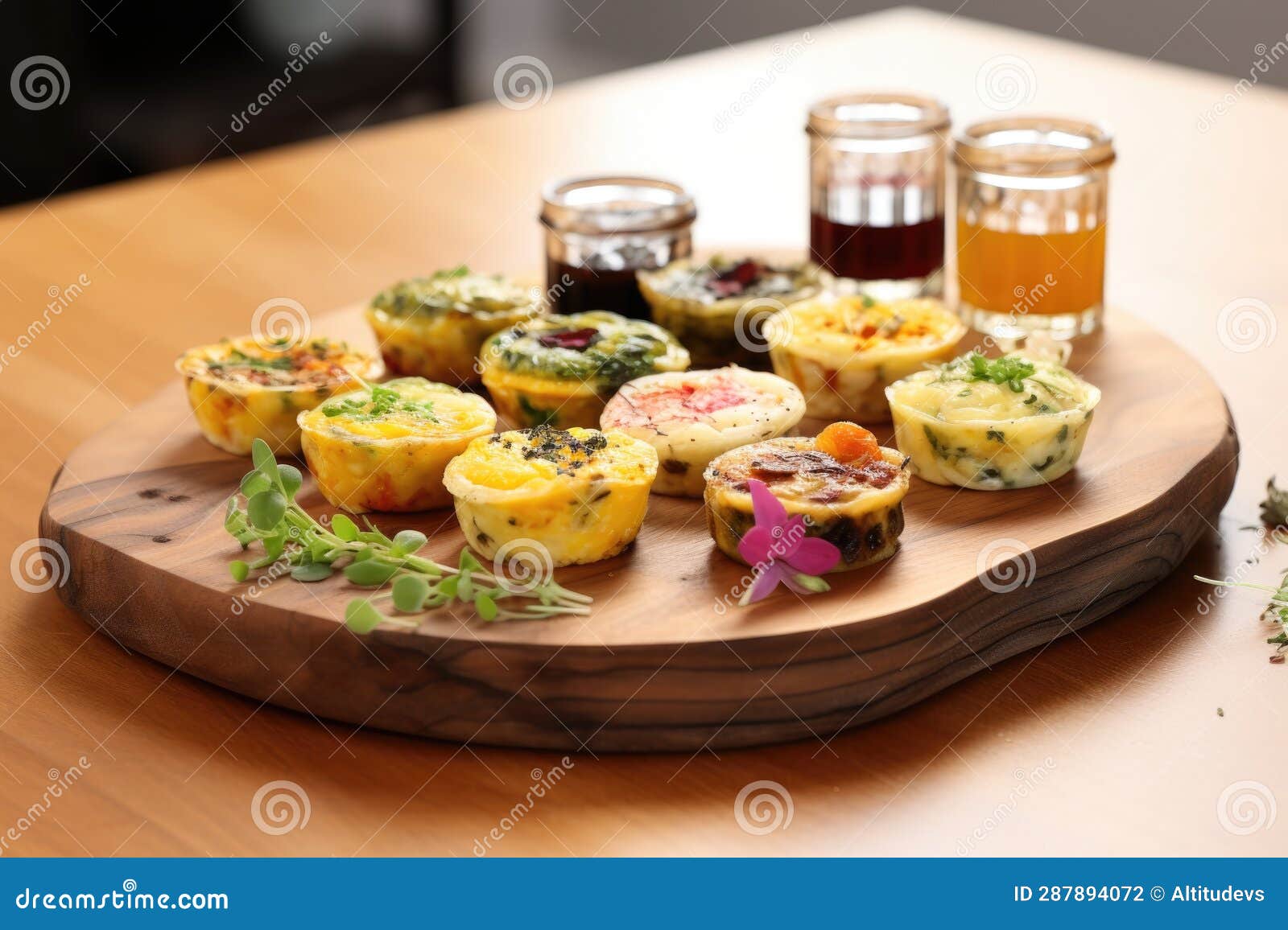 Mini Quiches on a Serving Tray, Variety of Flavors Stock Illustration ...