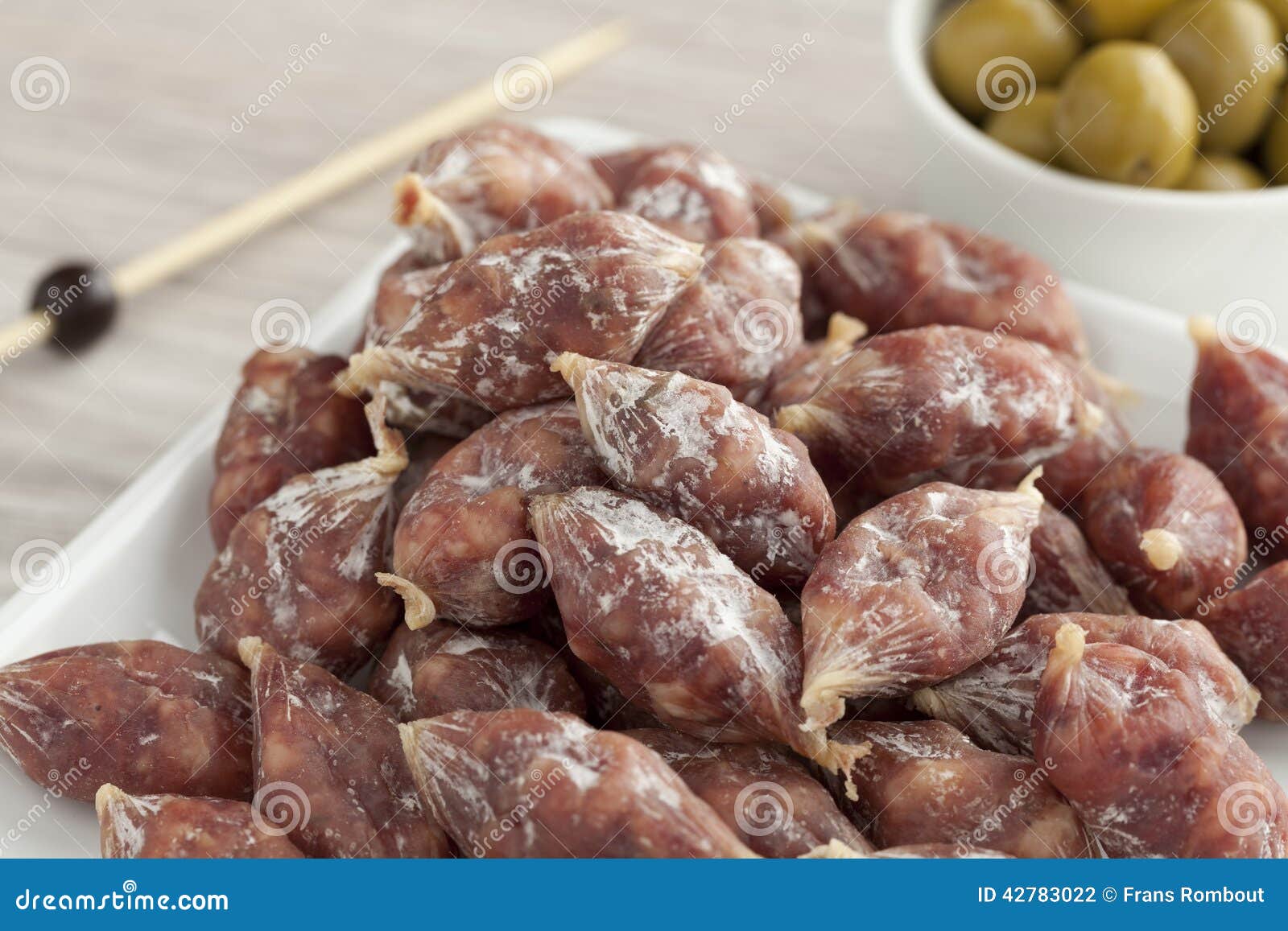 Mini saucissons secs photo stock. Image du gourmet, viande - 42783022