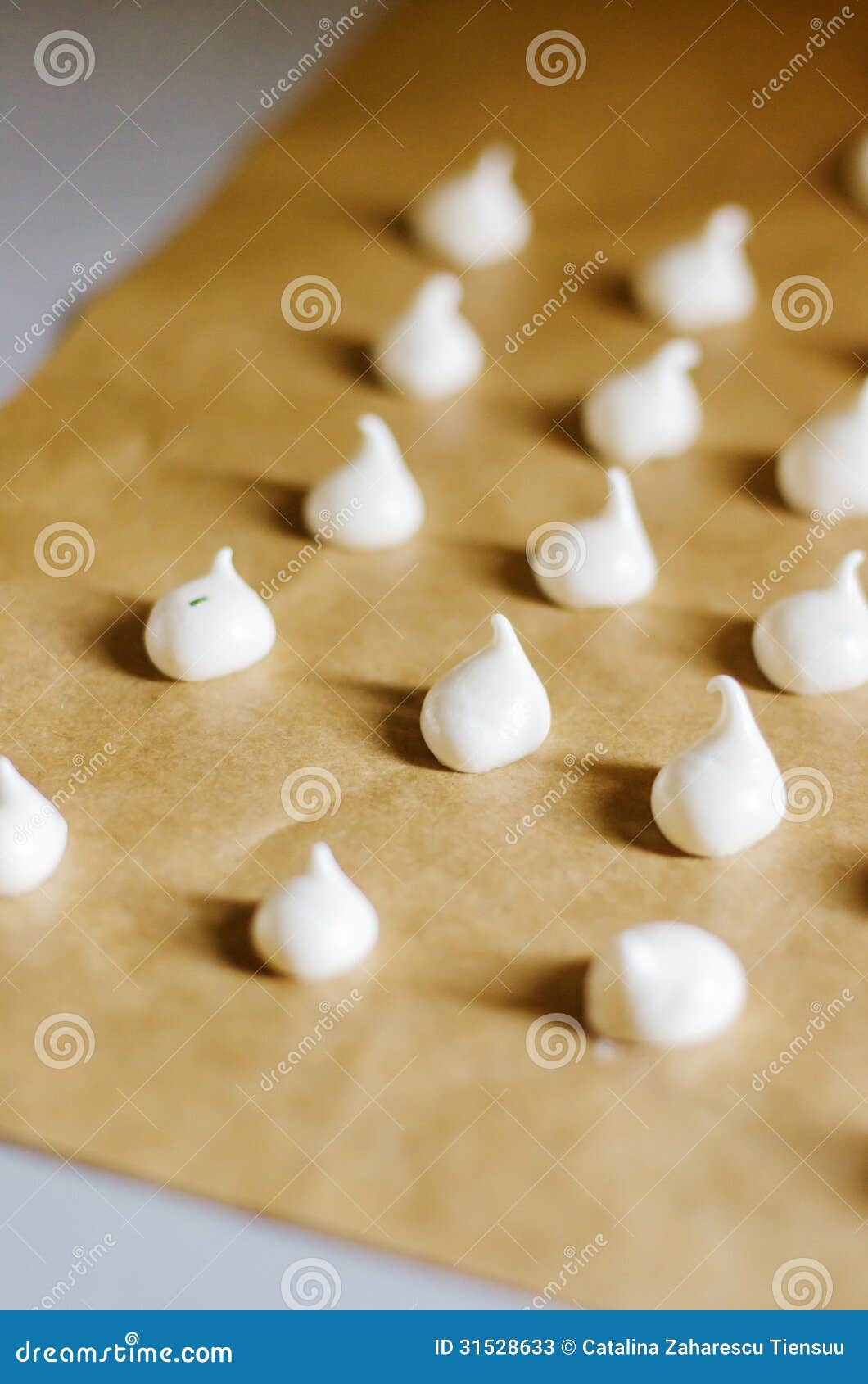 Mini small meringues stock image. Image of paper, fancy - 31528633