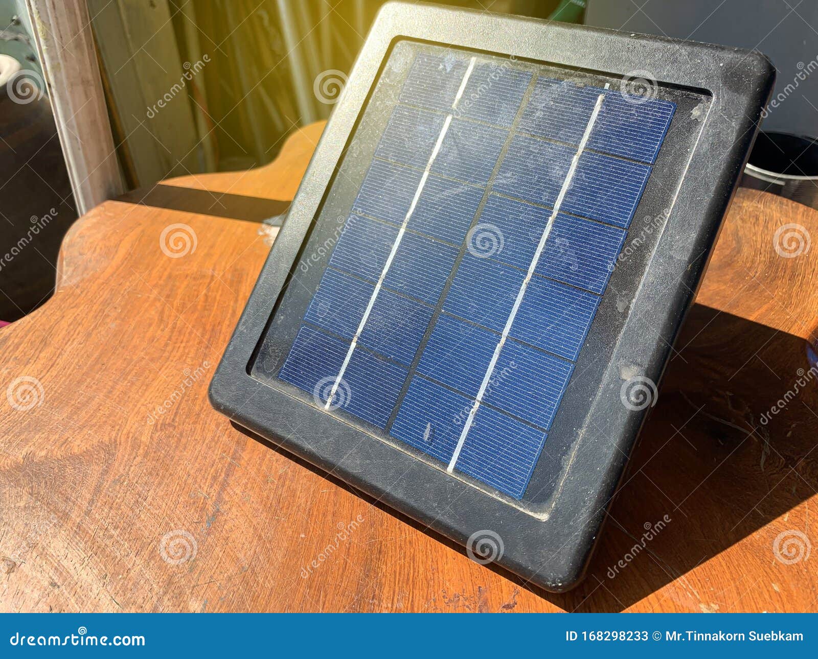 Mini Solar Cell Charging from Sunlight, the Solar Cell Put it in the ...