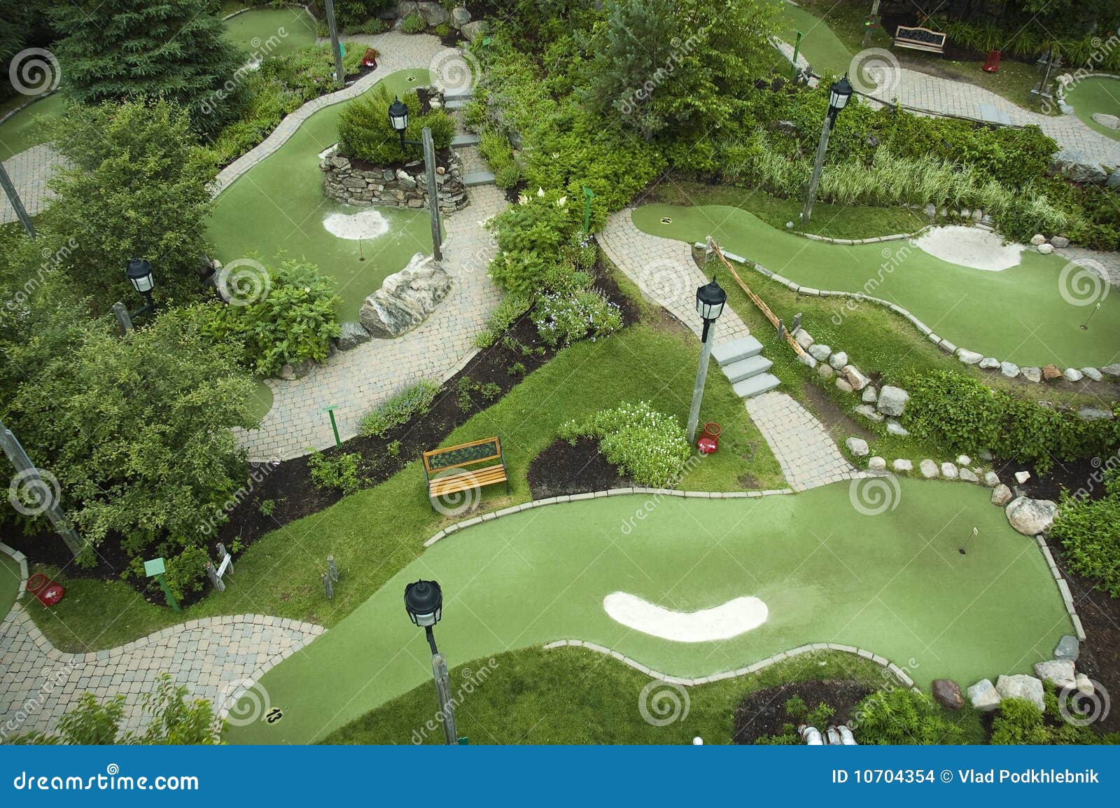 Mini terrain de golf photo stock. Image of terrain, vert - 10704354