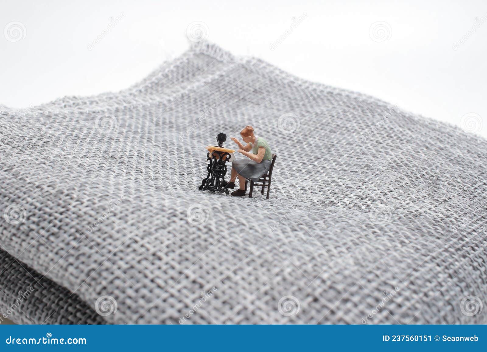 .a Mini Woman with Sewing Machine Figure Stock Image - Image of ...