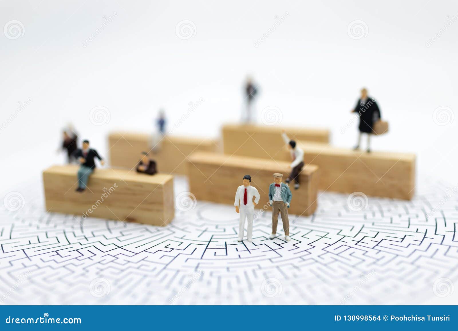 Miniature People : Businessmen are Looking for a Solution and Teamwork ...