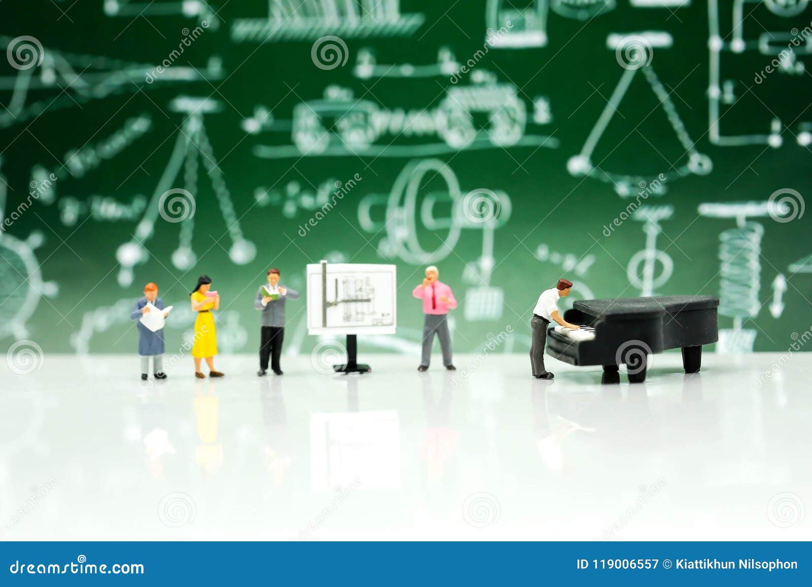 Miniature People : Teacher and Student with Piano Class of Music Stock ...