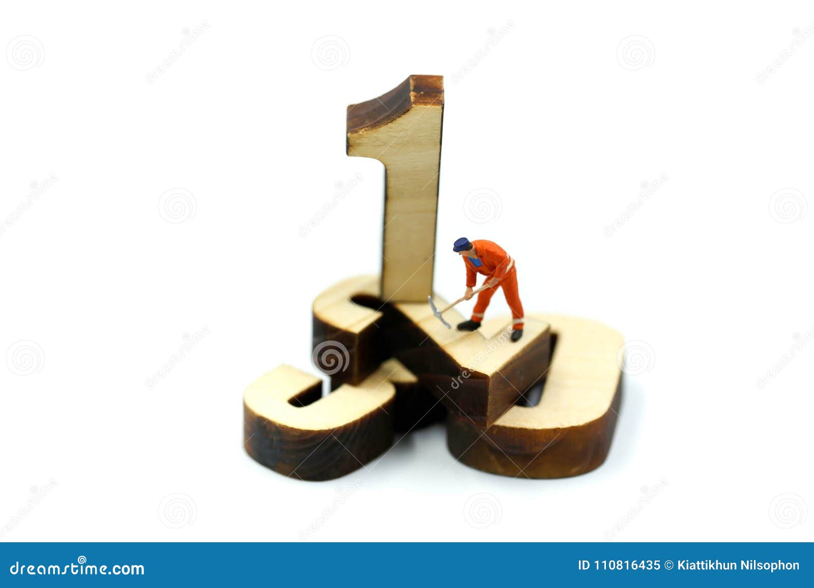 Miniature People : Worker Digging a Wooden Number 1,2,3 Stock Image ...