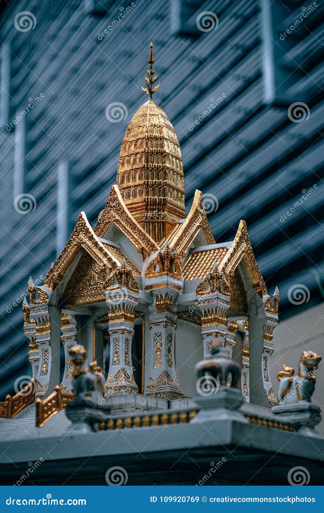 Miniature Of White And Gold Temple Picture. Image: 109920769