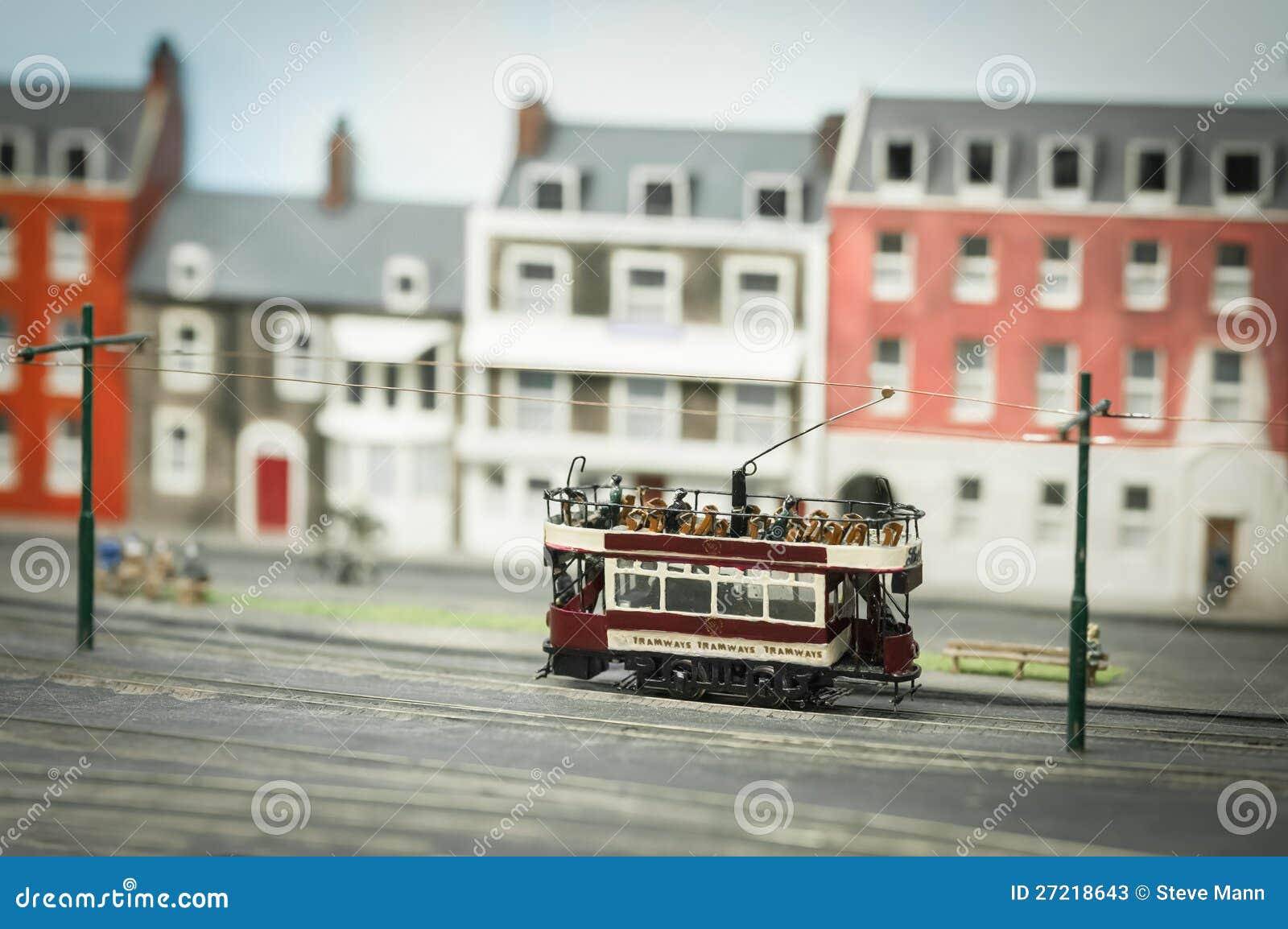 Miniatuur modeltramspoor stock afbeelding. Image of auto - 27218643