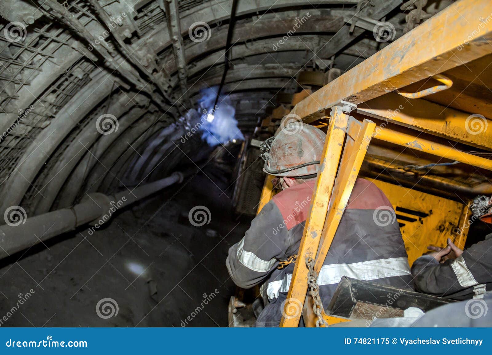 Miniera Di Carbone Moderna Sotterranea Immagine Editoriale - Immagine ...