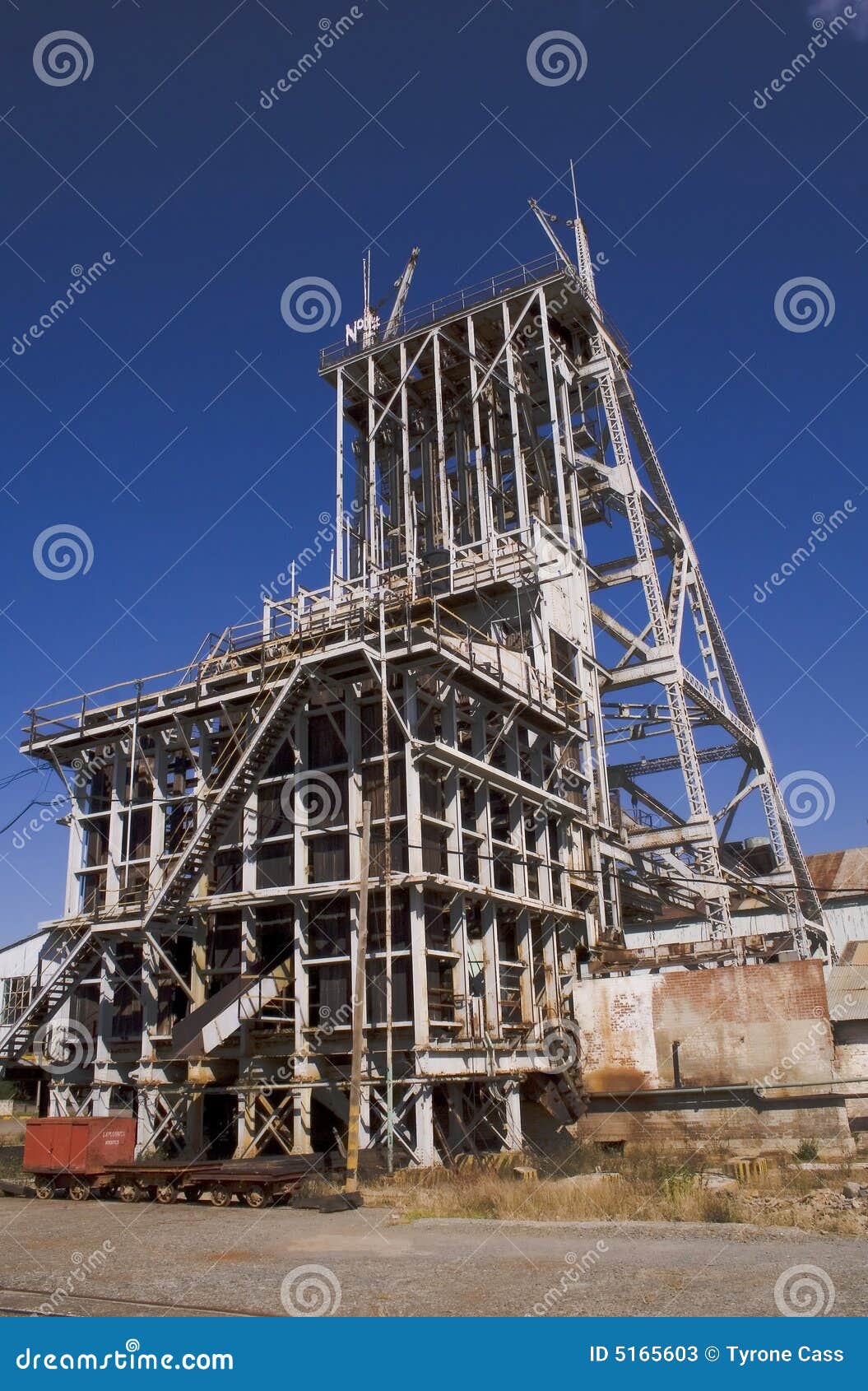 Miniera Di Oro Di Blyvooruitzicht Immagine Stock - Immagine di acciaio ...