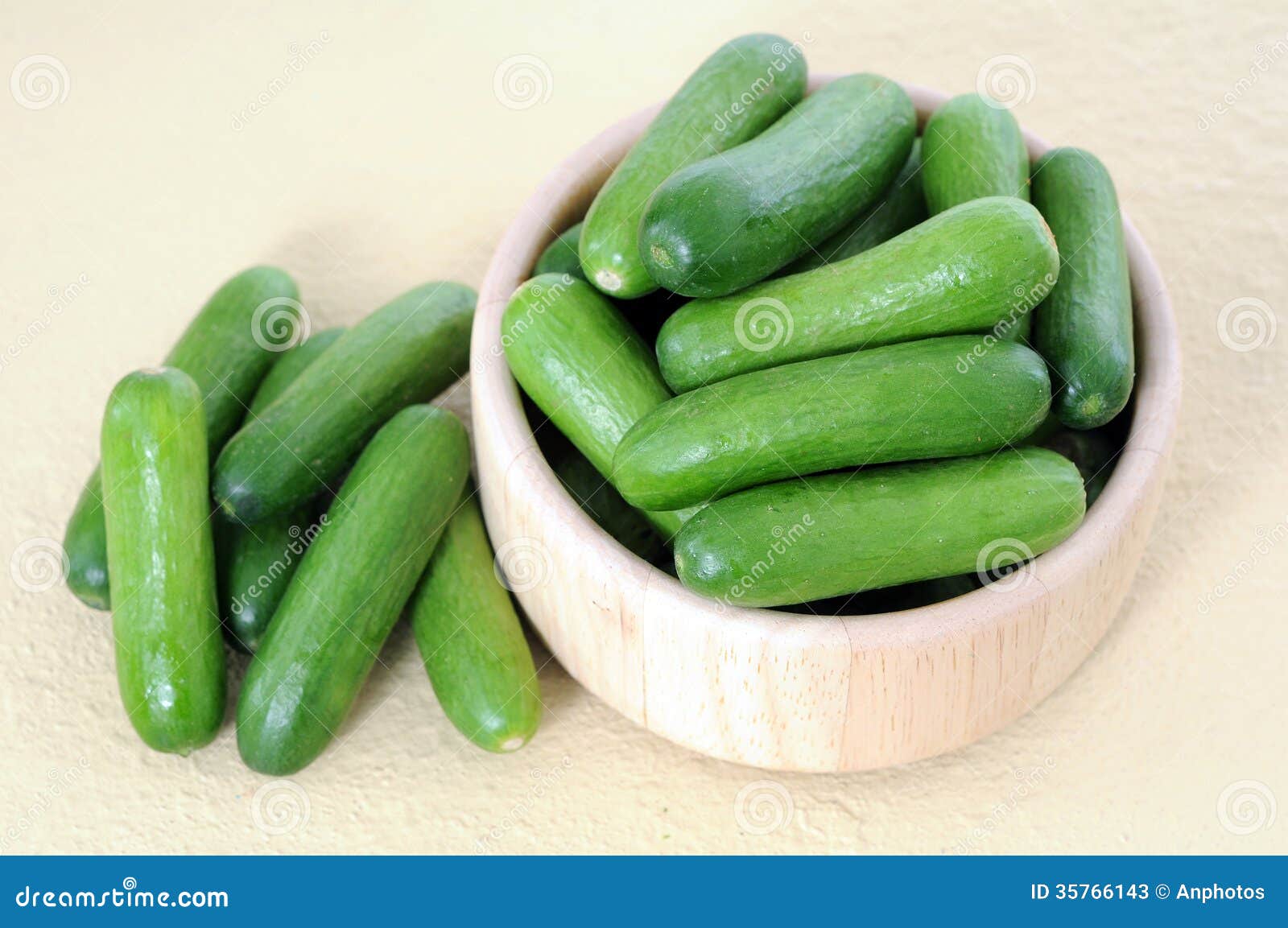 Minigurken stockbild. Bild von fall, schüssel, vegetarier - 35766143