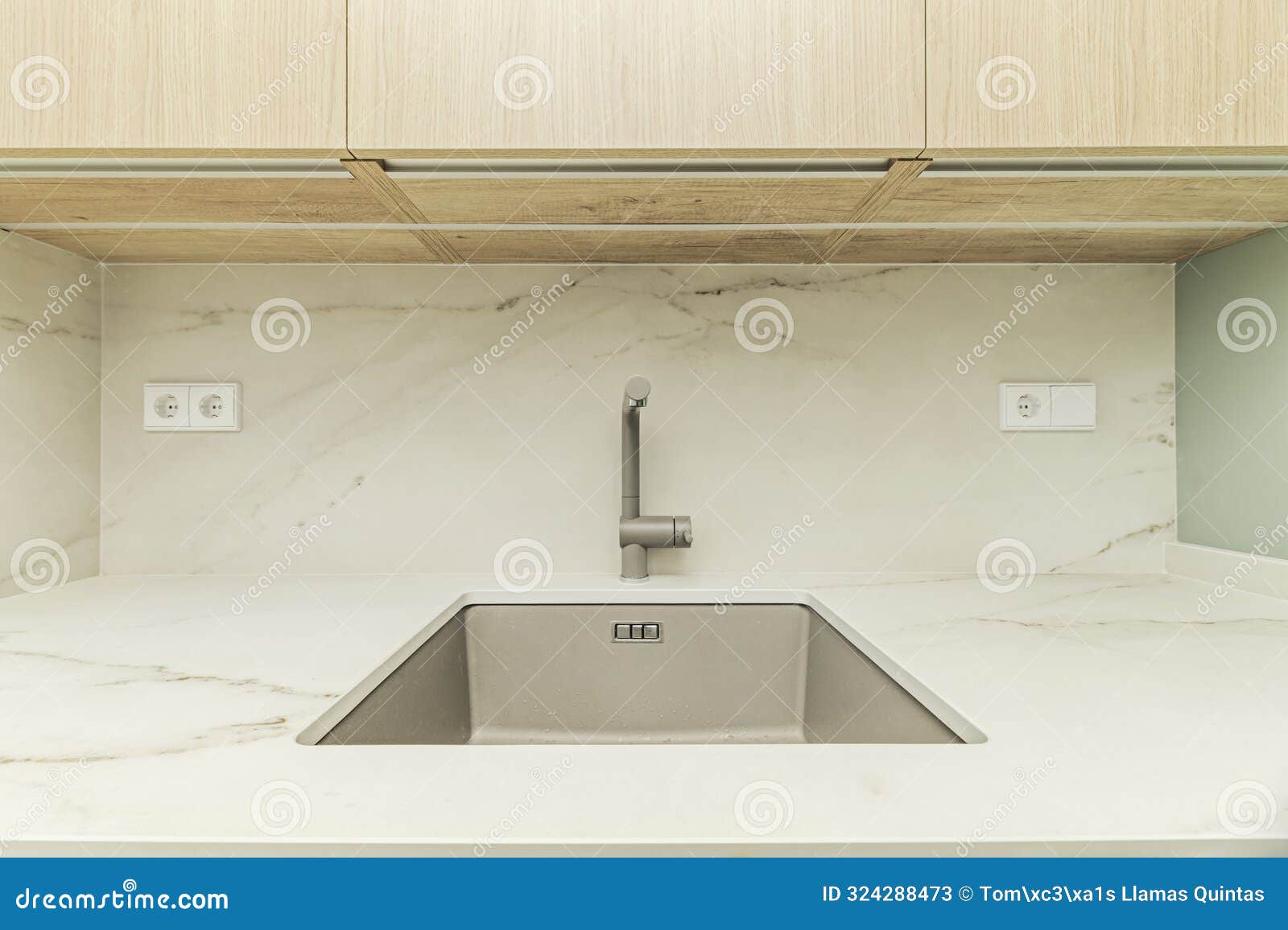 Minimalist Kitchen Sink with Smooth Surfaces, Straight Lines and Few ...