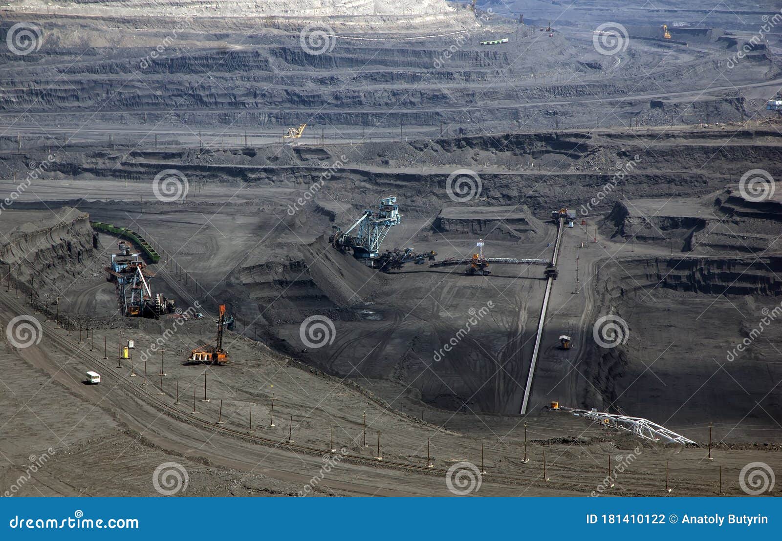 Mining, Bucket Wheel Excavator and Loader Stock Photo - Image of ...