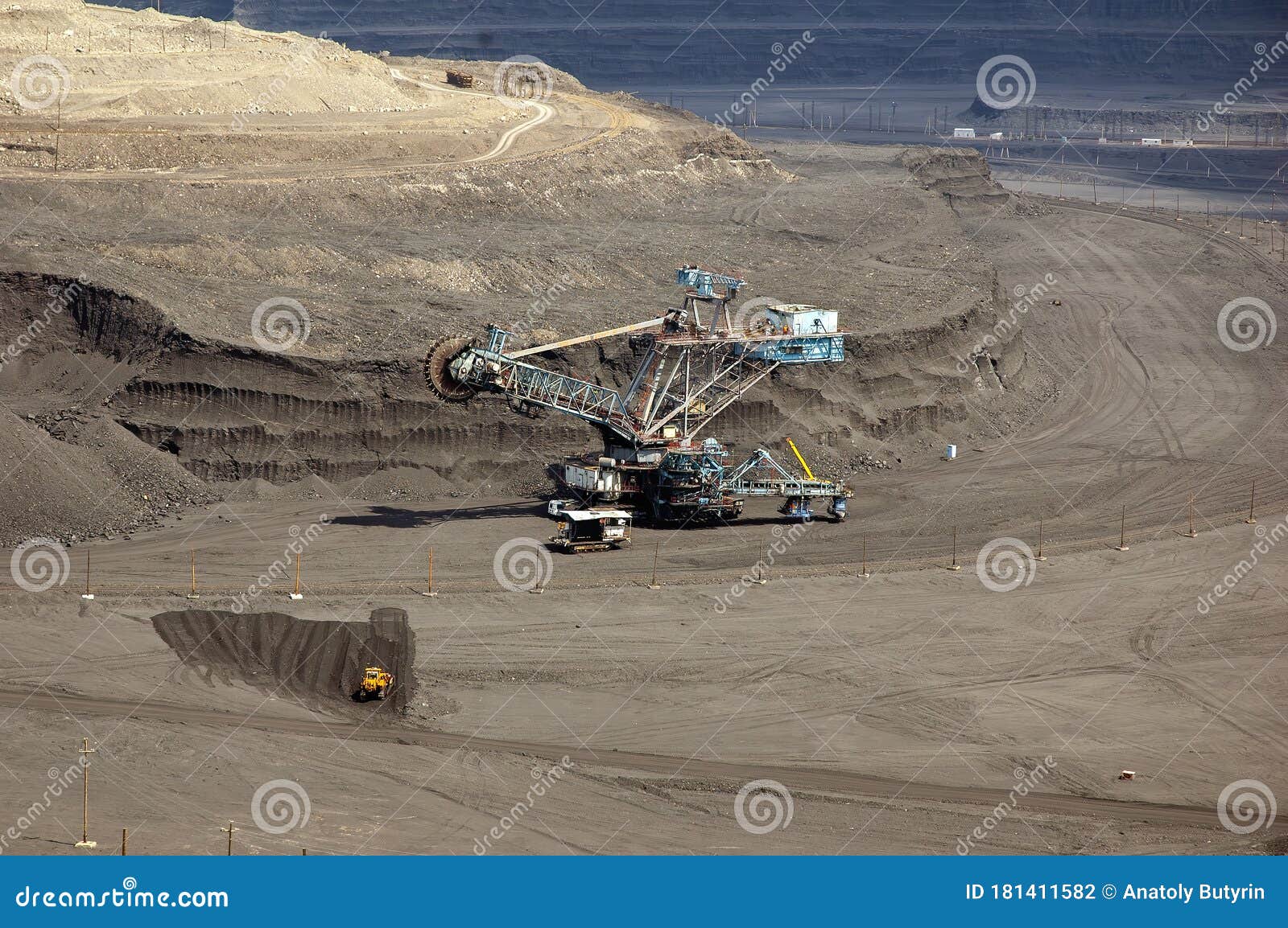Mining, Bucket Wheel Excavator and Loader Stock Photo - Image of ...