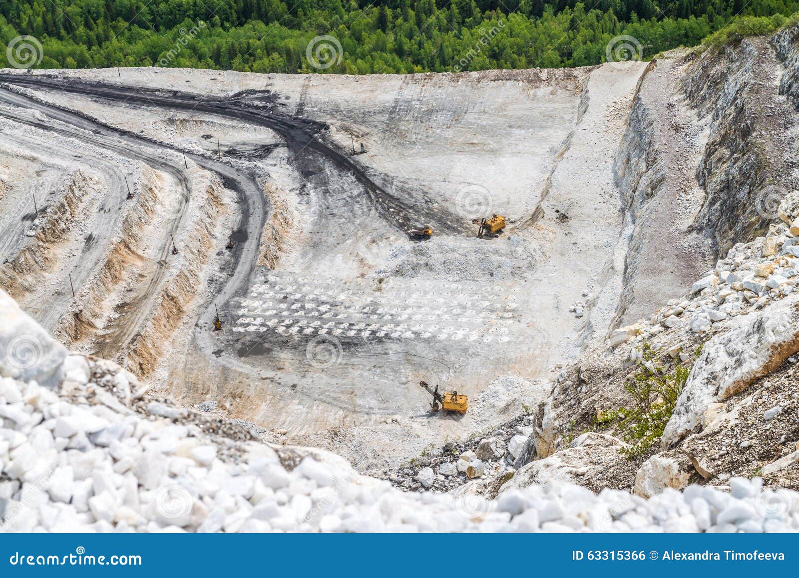 Mining, Production of Crushed Stone Stock Photo - Image of cast, dirt ...