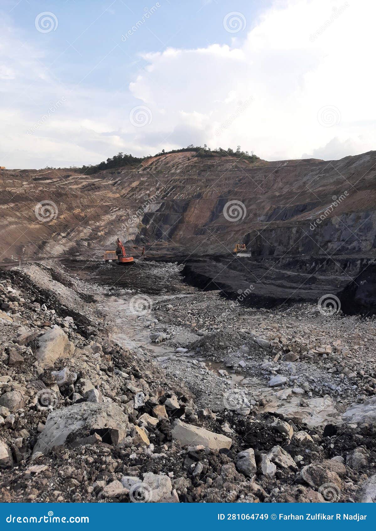 Mining View from Bottom of the Sum Stock Image - Image of wadi ...