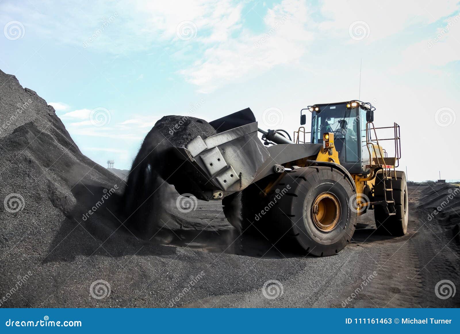 Mining Wheel Loader for Transporting Manganese for Processing Stock ...