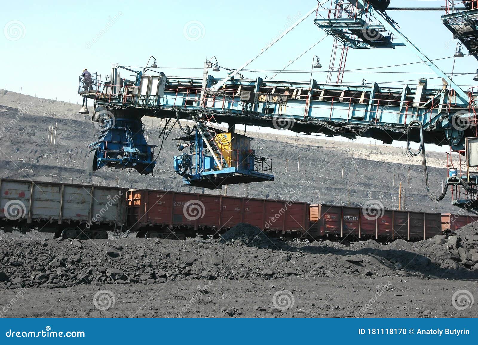 Mining, Bucket Wheel Excavator and Loader Stock Photo - Image of ...