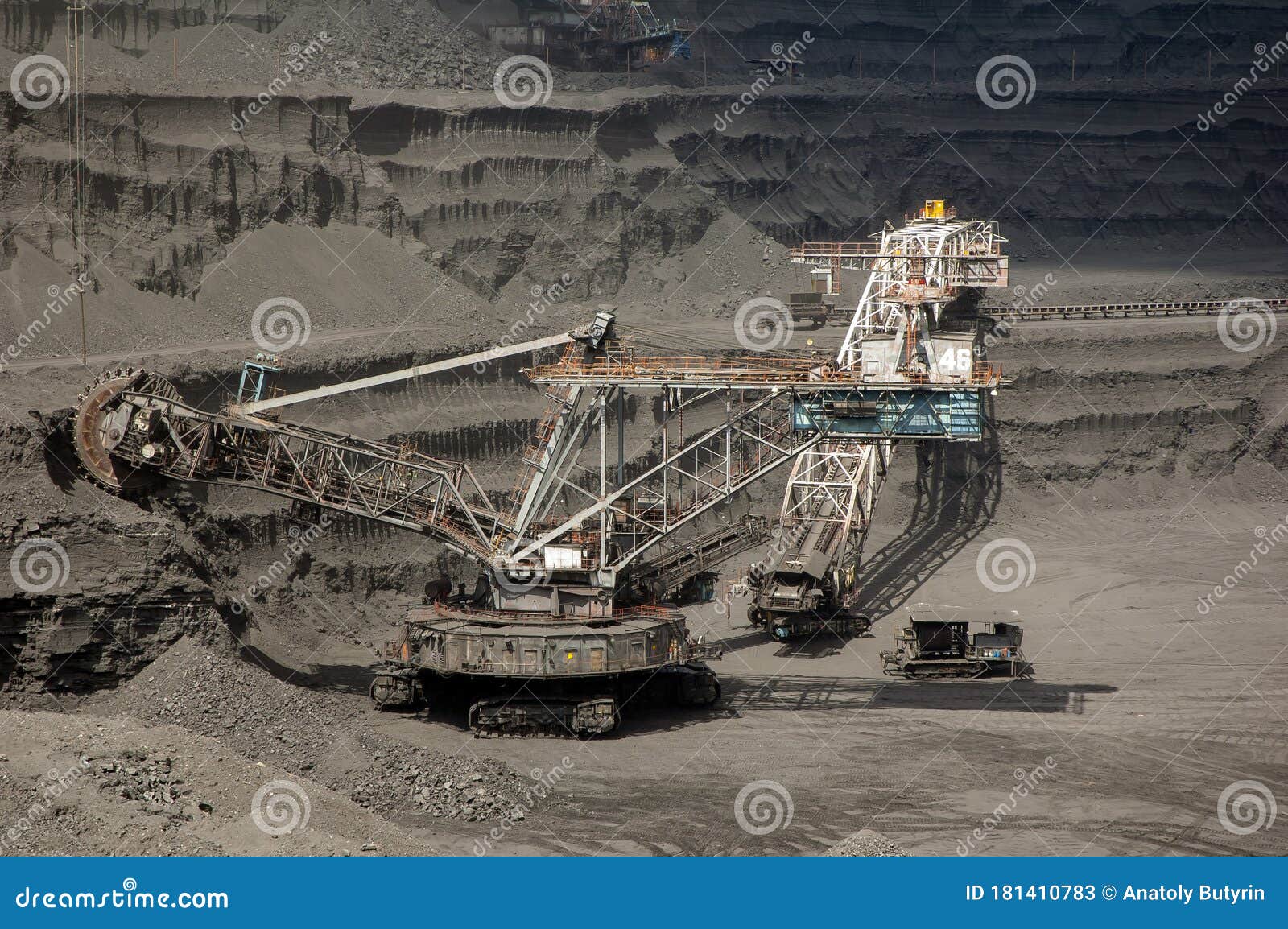 Mining, Bucket Wheel Excavator and Loader Stock Image - Image of open ...