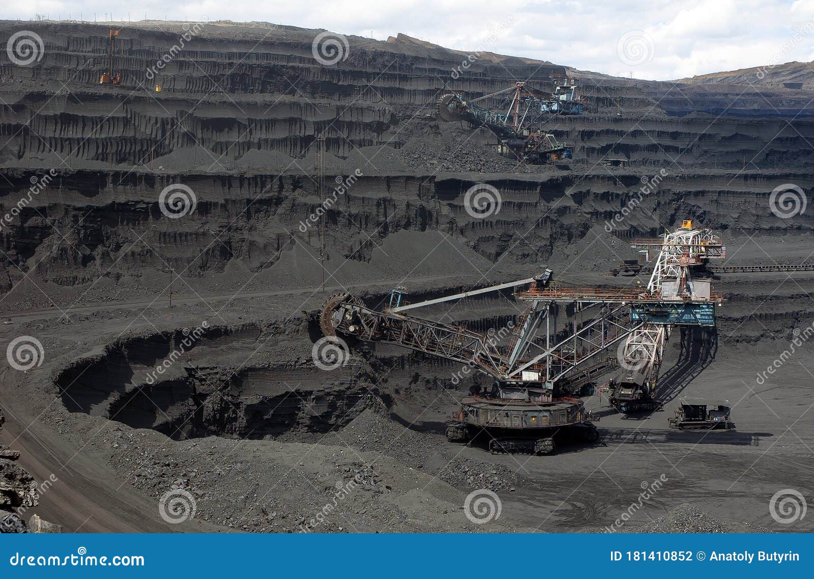 Mining, Bucket Wheel Excavator and Loader Stock Photo - Image of ...
