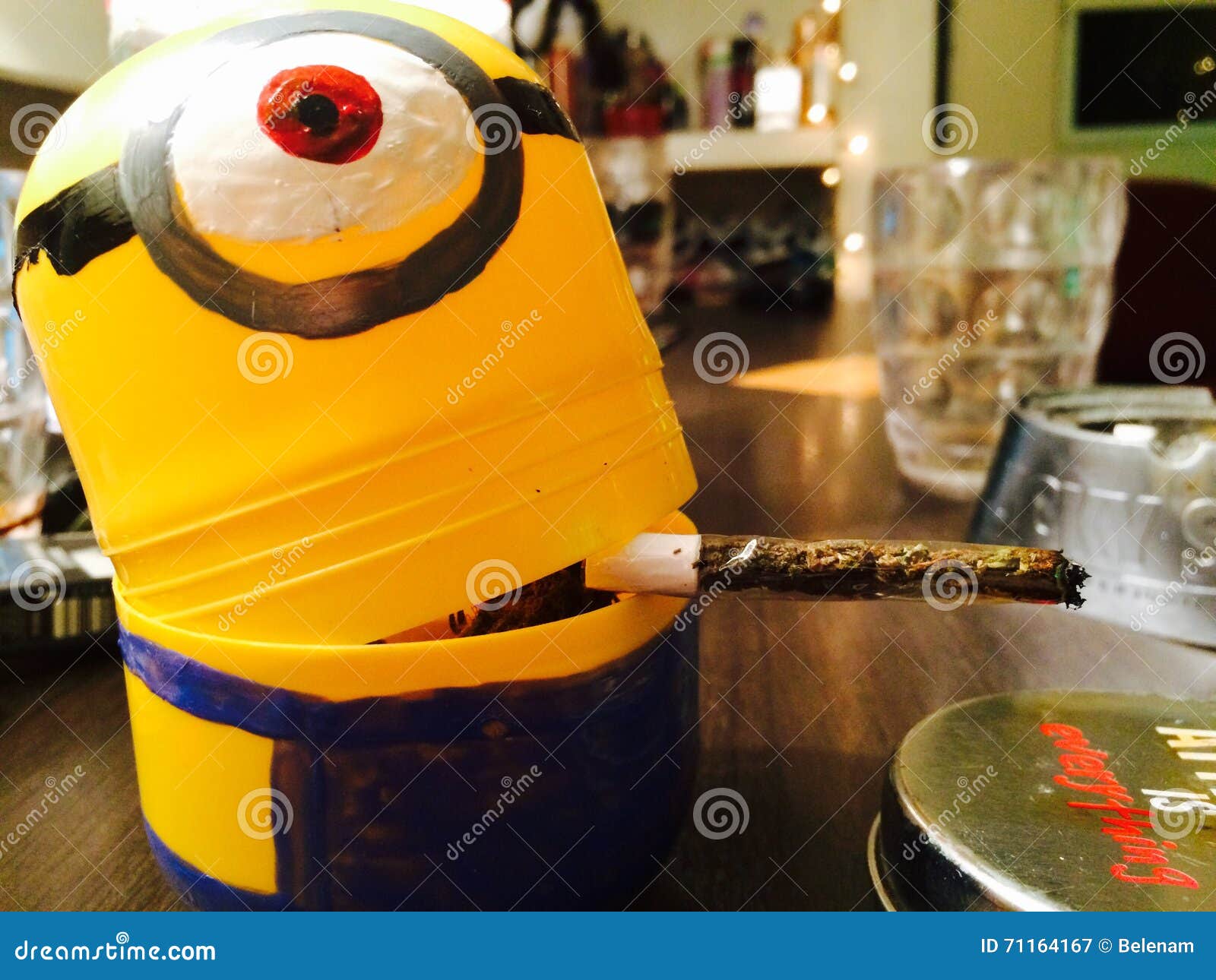 Minion stock afbeelding. Image of hoog, gestenigd, paradijs - 71164167
