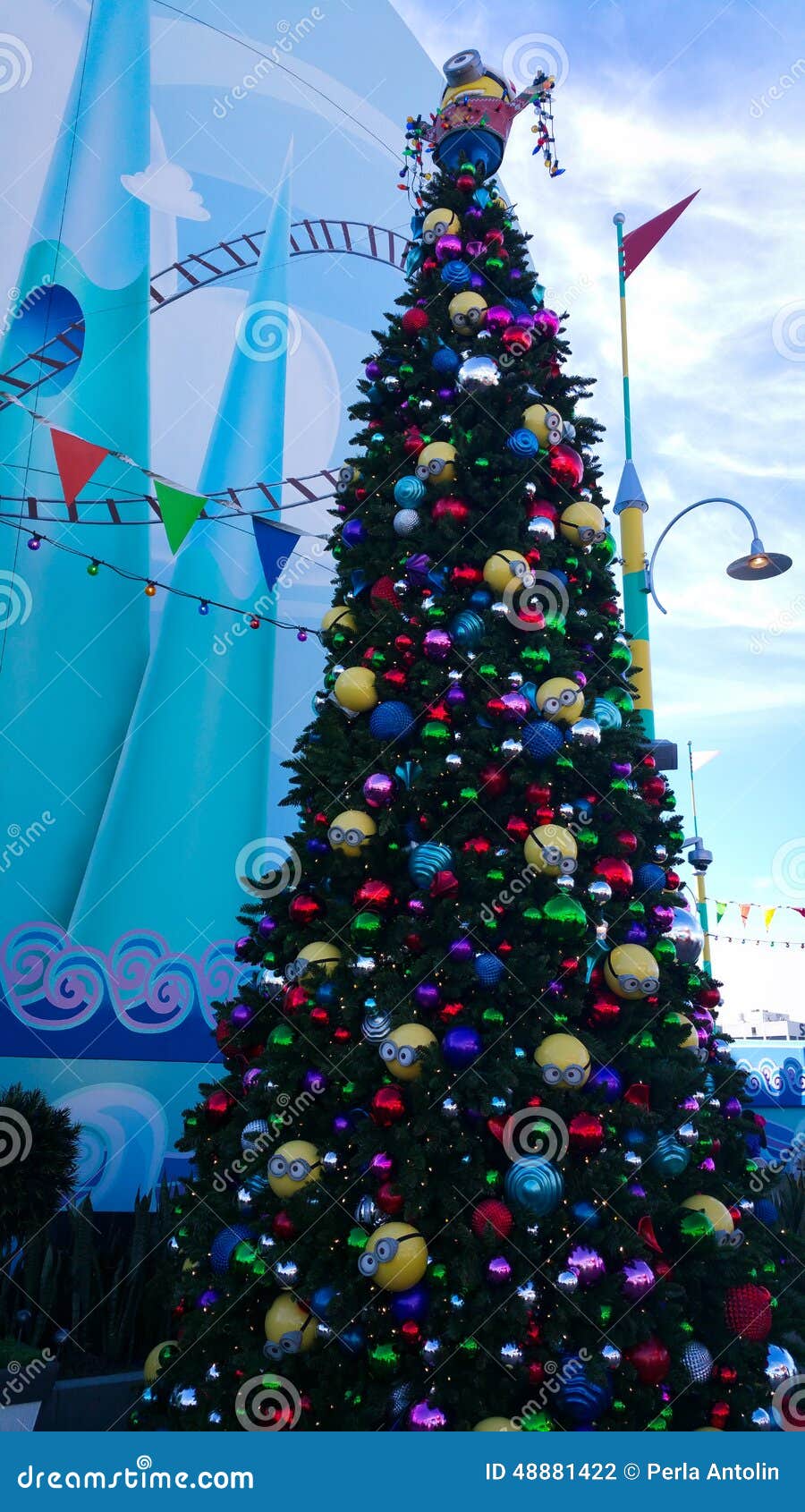 Minion Chritsmas Tree editorial photography. Image of studios - 48881422