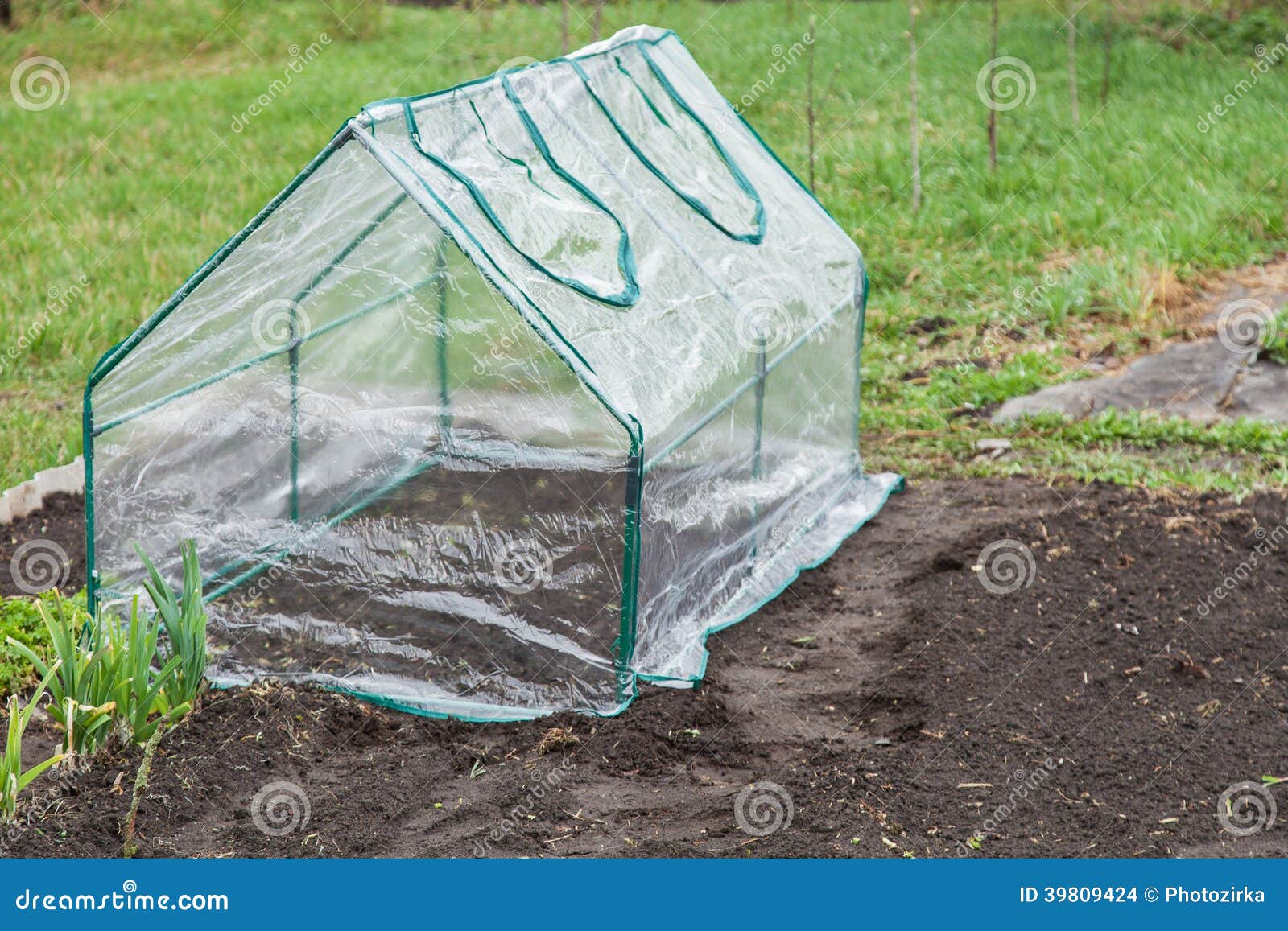 Miniserre stock foto. Image of ecologie, openlucht, heet - 39809424