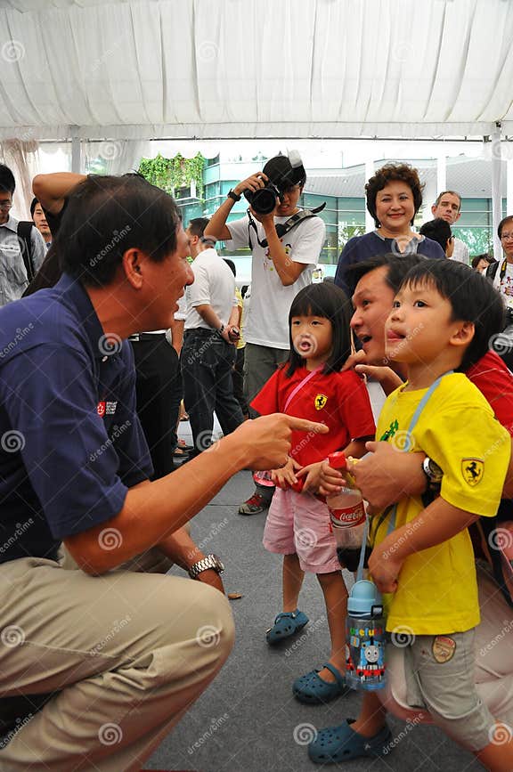 MINISTER TEO INTERACTING with KIDS Editorial Photography - Image of ...