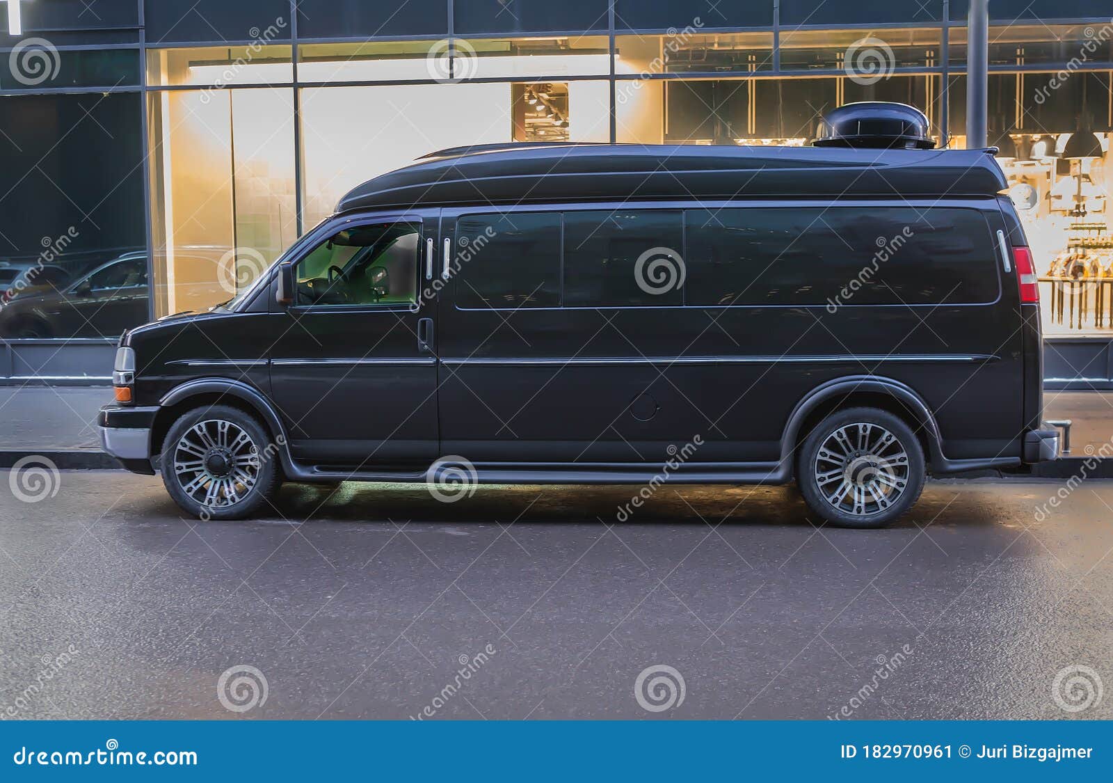 Minivan on the Night Street Stock Image - Image of shop, tourism: 182970961