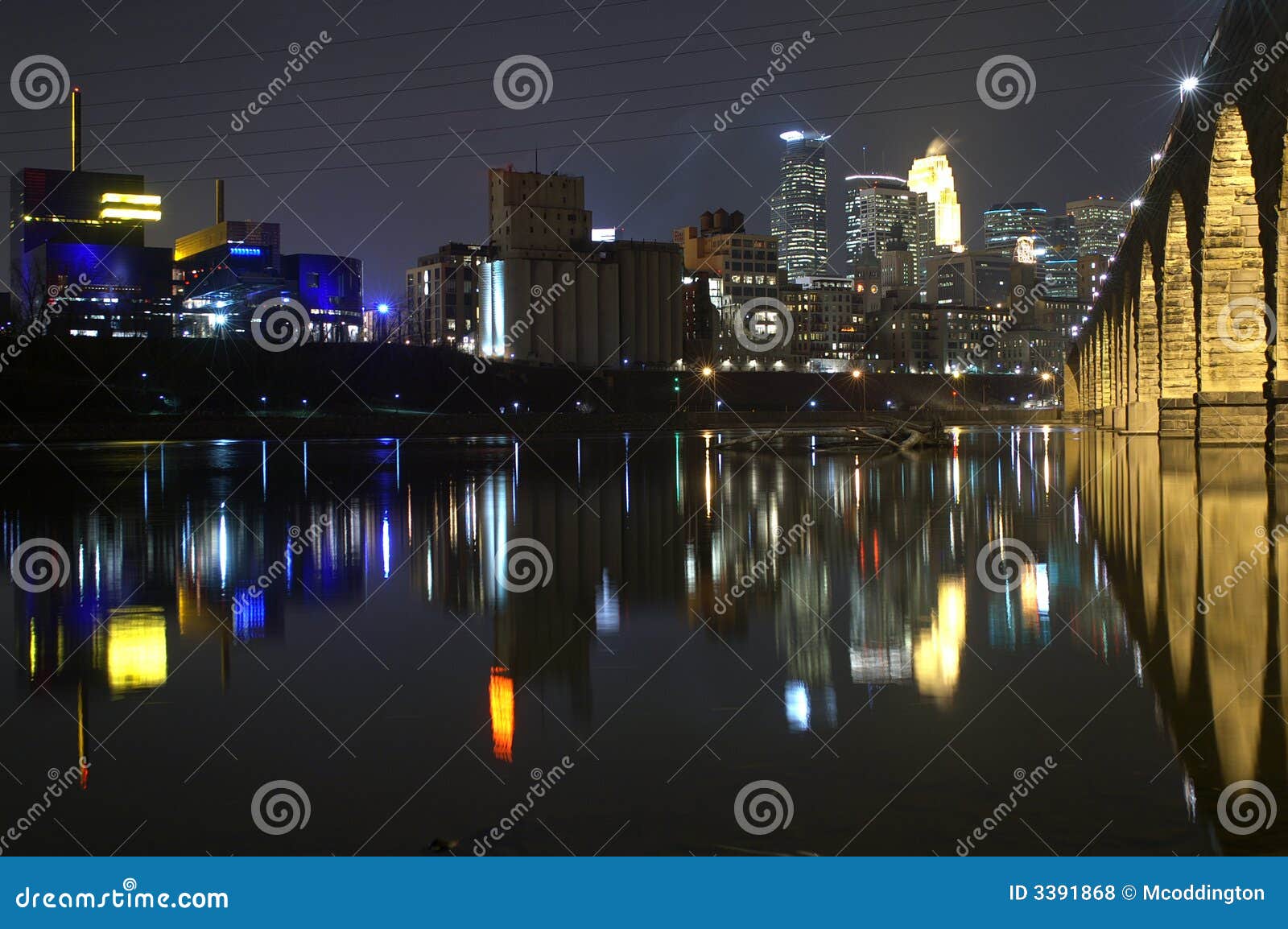 Minneapolis Skyline at Night Stock Photo - Image of arch, bridge: 3391868