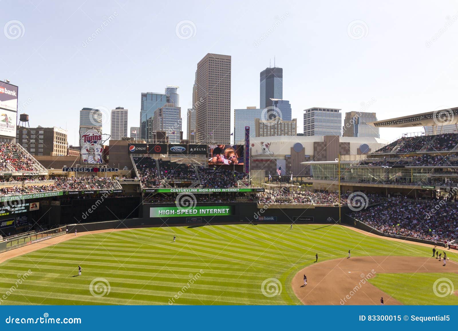 Minneapolis Skyline from Target Field Editorial Image - Image of crowd ...