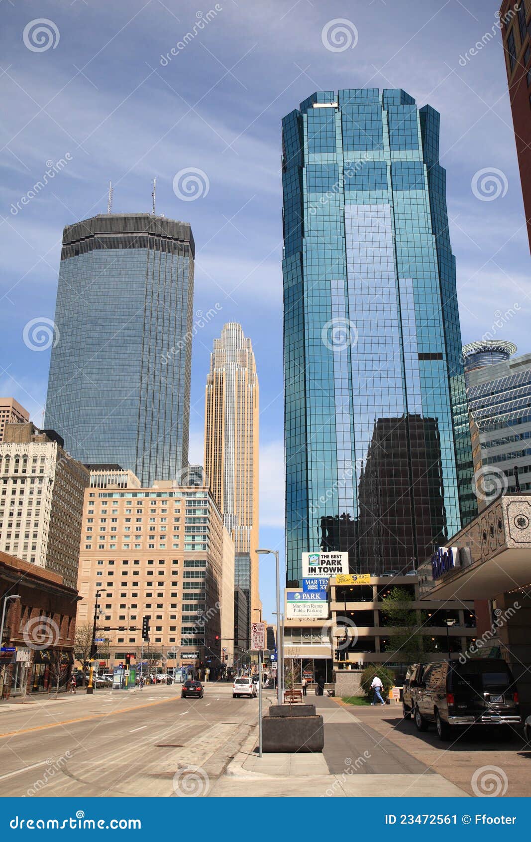 Minneapolis Street Scene editorial photo. Image of autos - 23472561