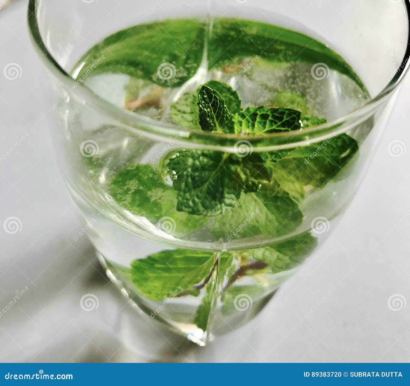 Mints arkivfoto. Bild av green, exponeringsglas - 89383720