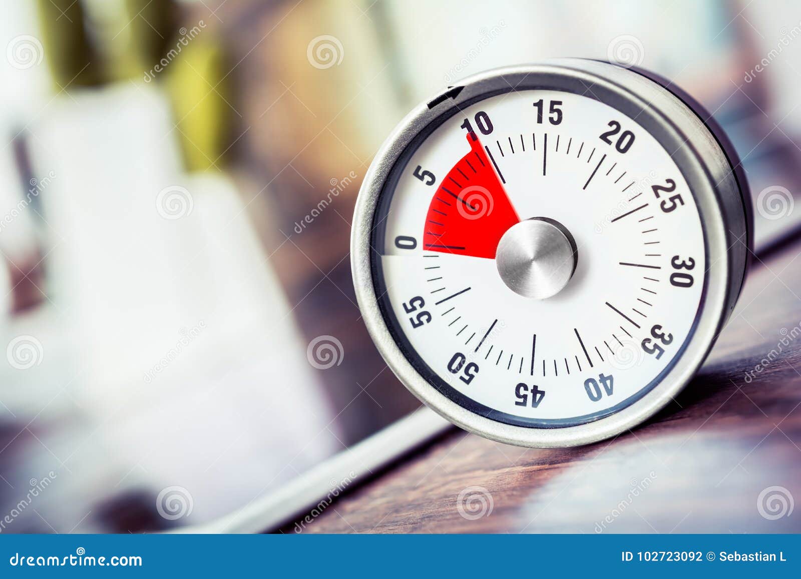 10 Minutes - Analog Kitchen Timer on Countertop Next To Cooktop Stock ...