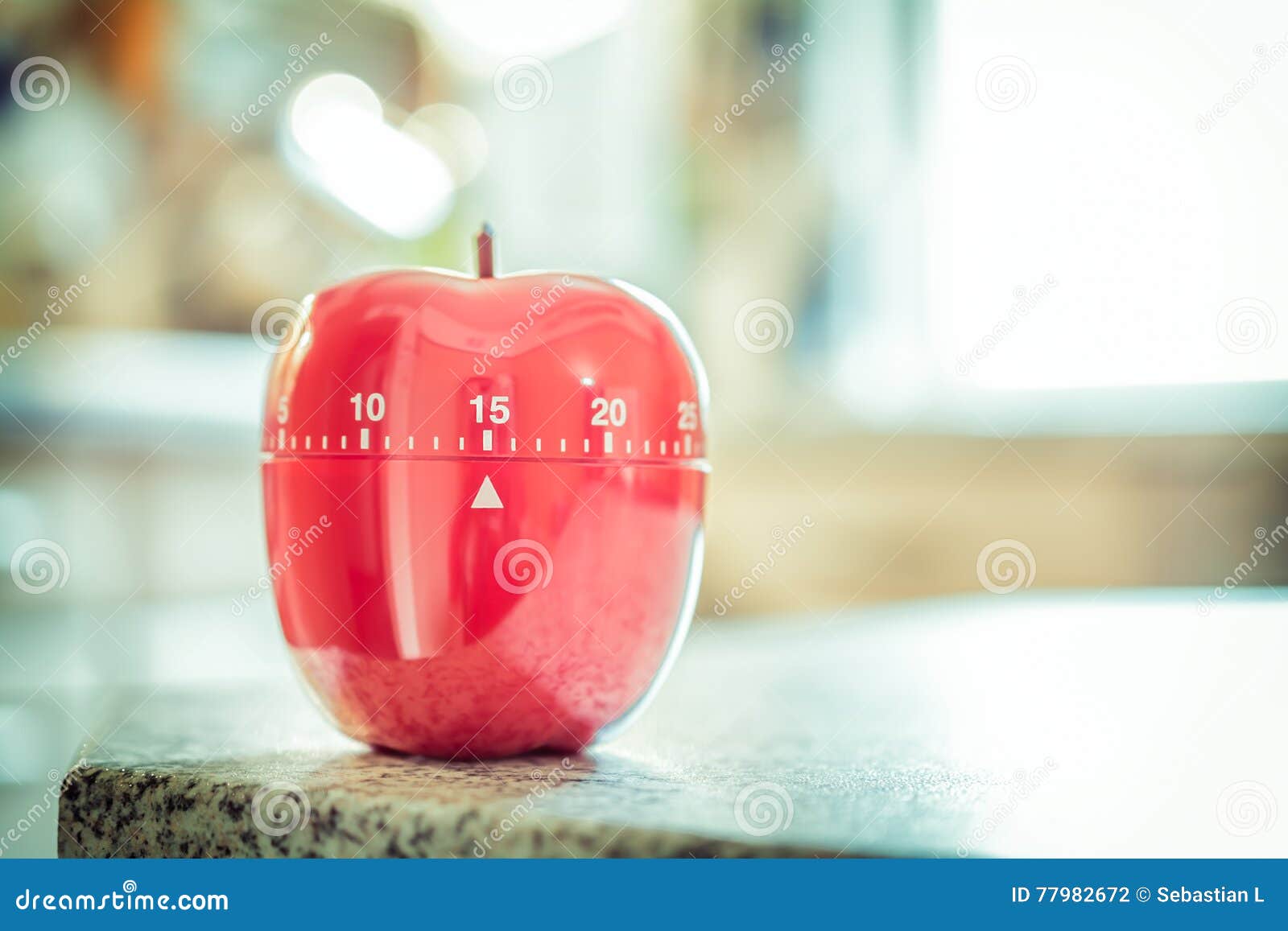 15 Minutes - Red Kitchen Egg Timer in Apple Shape Stock Photo - Image ...