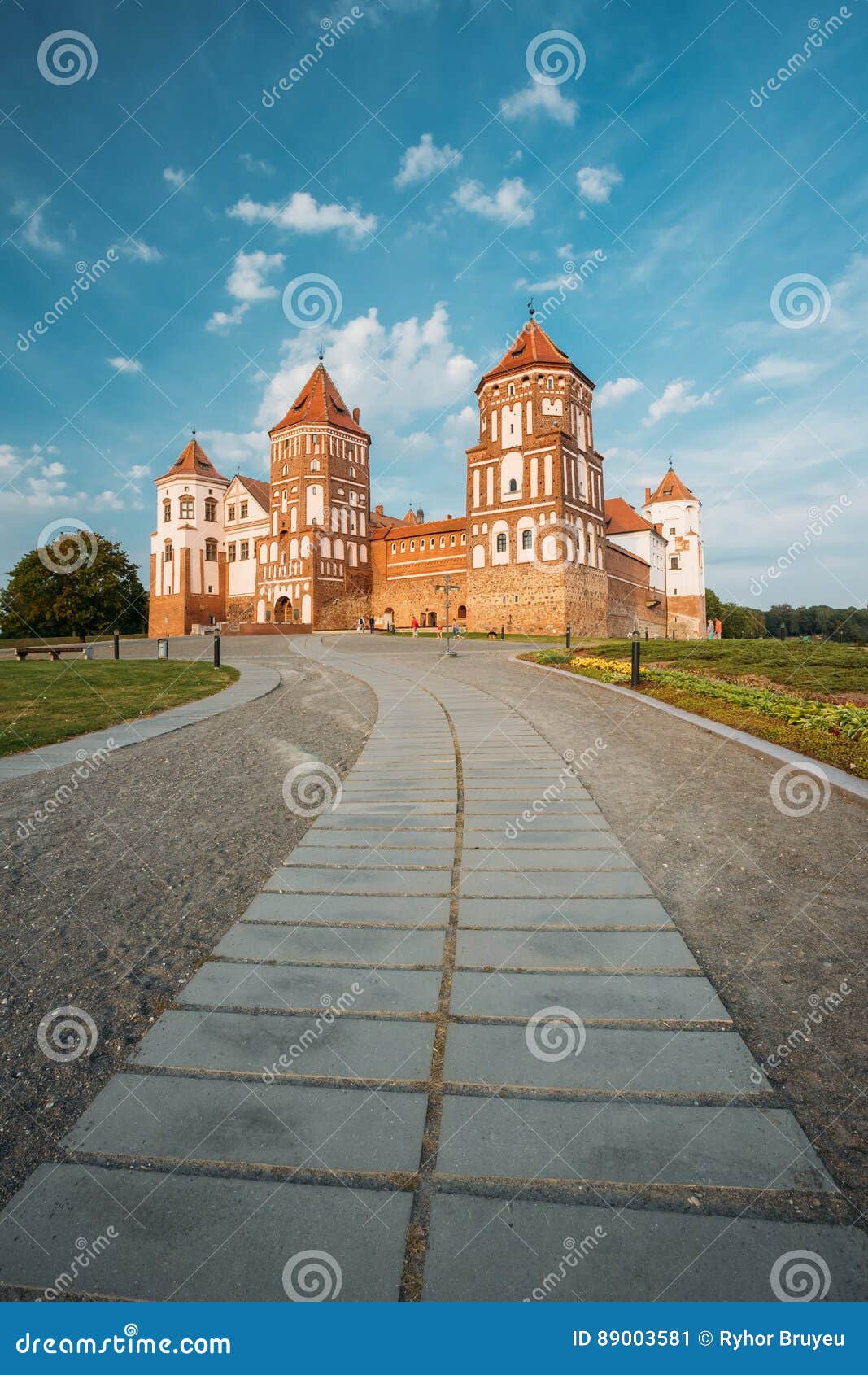 MIR, Bielorrusia Mir Castle Complex on Blue Sunny Sunset Sky Backgr ...