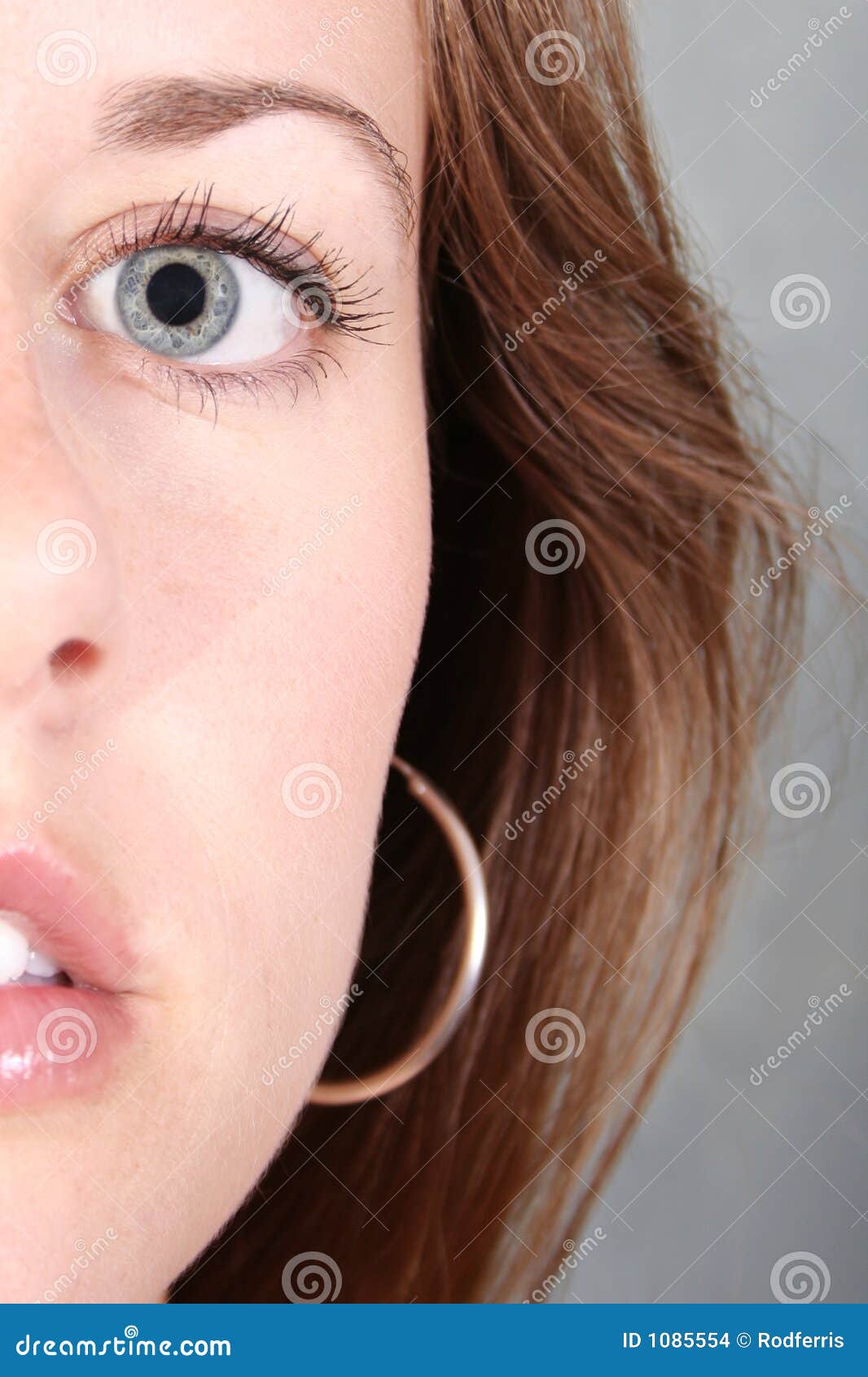 Mirada intensa en su ojo foto de archivo. Imagen de azul - 1085554