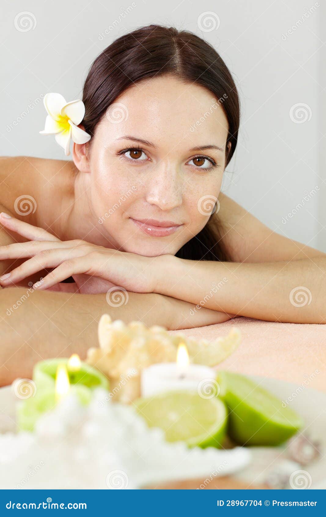 Mirada relajada foto de archivo. Imagen de travieso, relajado - 28967704