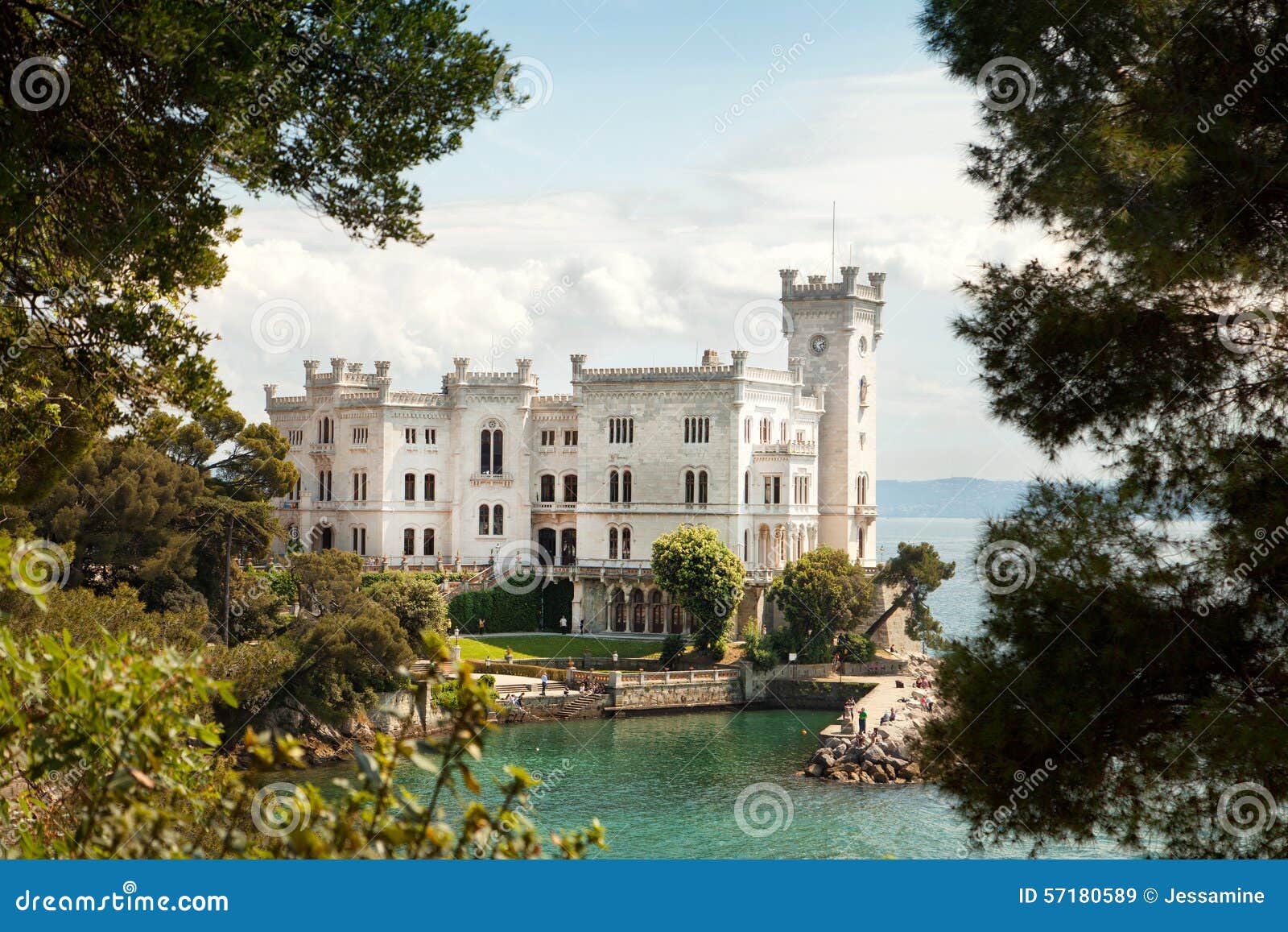 Miramare Schloss, Triest, Italien Stockbild - Bild von palast, altertum ...